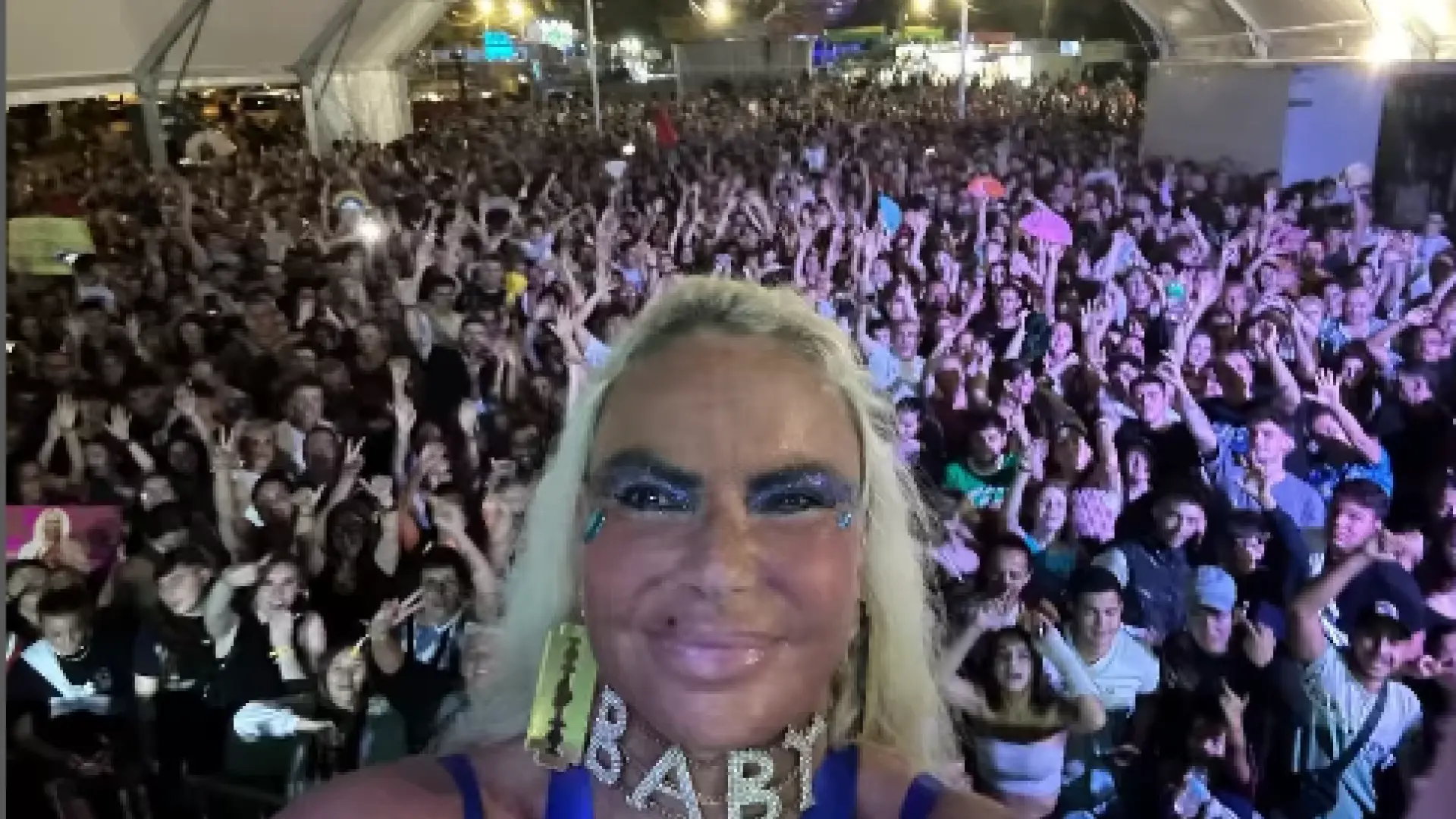 Las Fuentes se entrega en el concierto de Leticia Sabater, con pedida ...