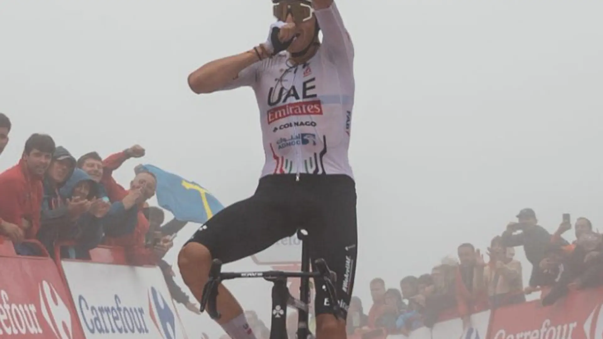 Marc Soler se corona en Covadonga y Ben O'Connor sigue líder en La ...