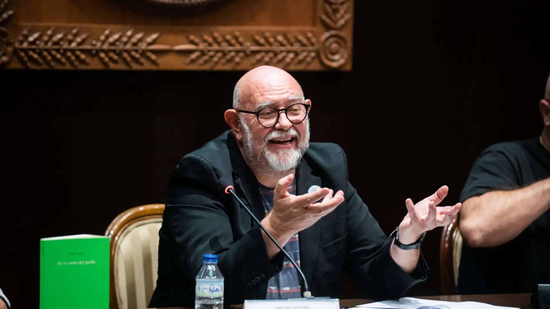 Se presenta ‘En el centro del jardín’, nueva obra poética de Antón Castro