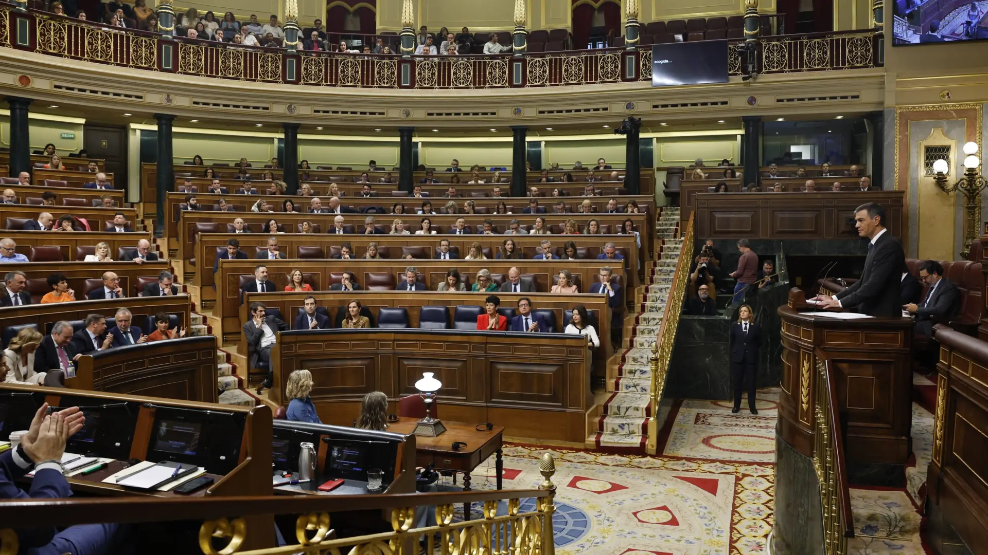Un diputado por Huesca se cae en el Congreso al partirse su escaño por ...
