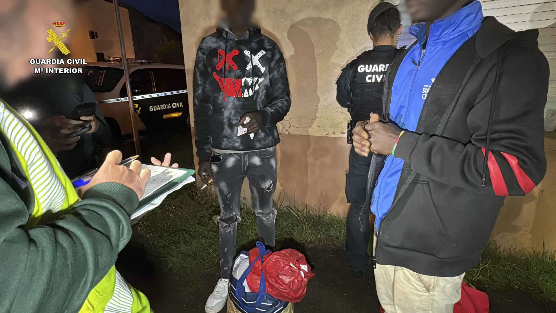 Un chalé insalubre alojaba a 60 migrantes que vendimiaban hasta 9 horas ...