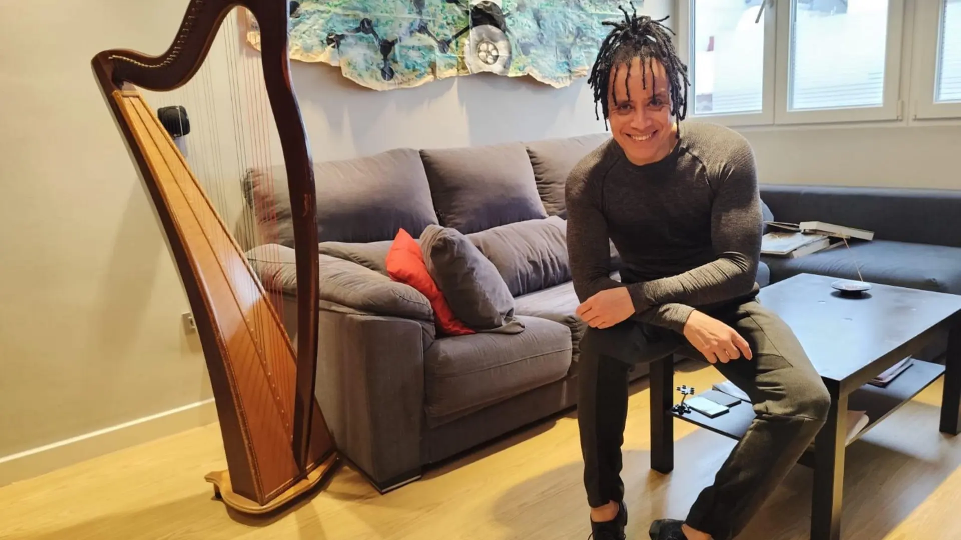 Adrián Morales, artista: "Zaragoza tiene algo de ciudad de bolsillo que me resulta entrañable"