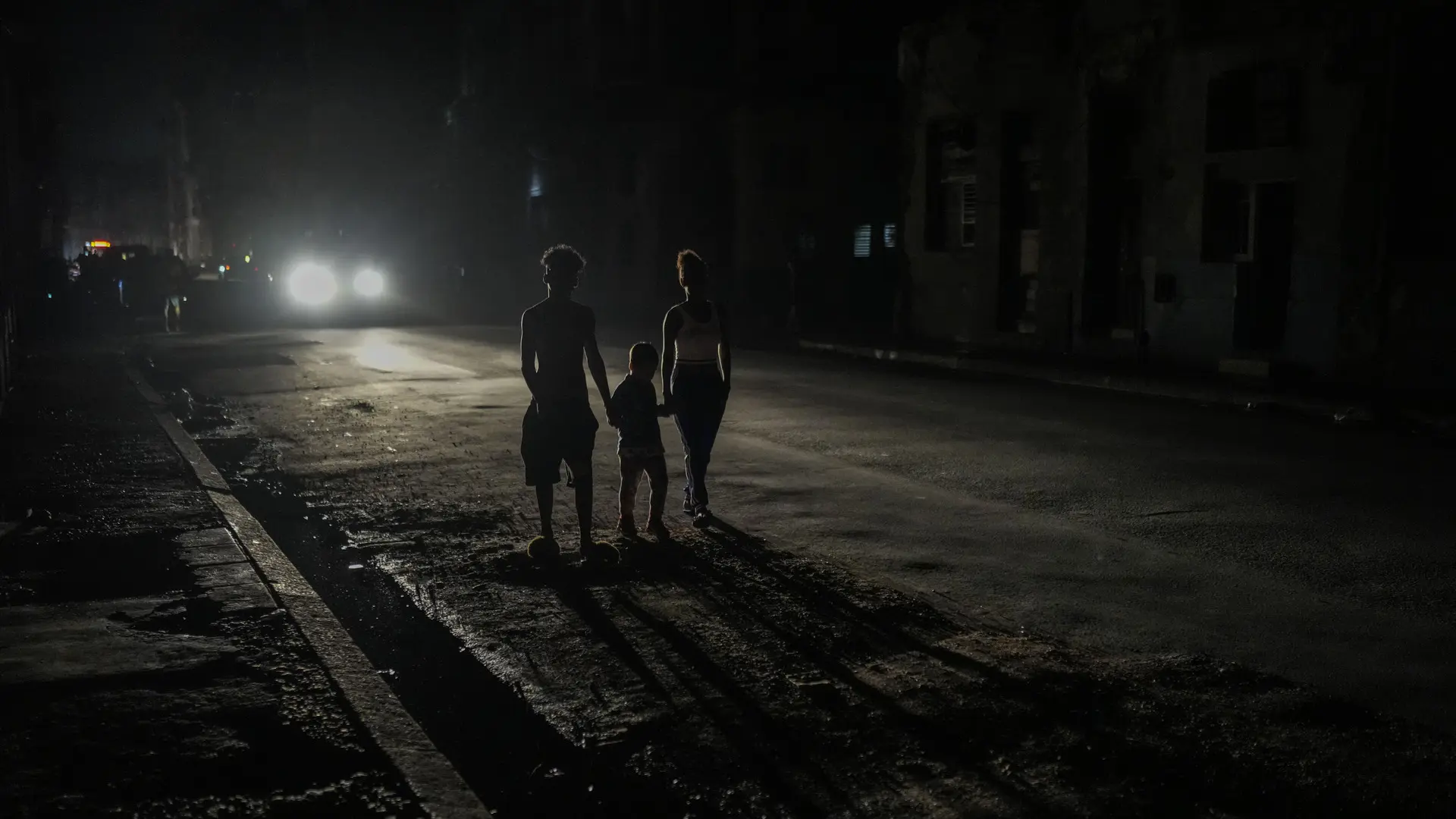 Un nuevo apagón deja de nuevo sin suministro eléctrico a toda la isla de Cuba