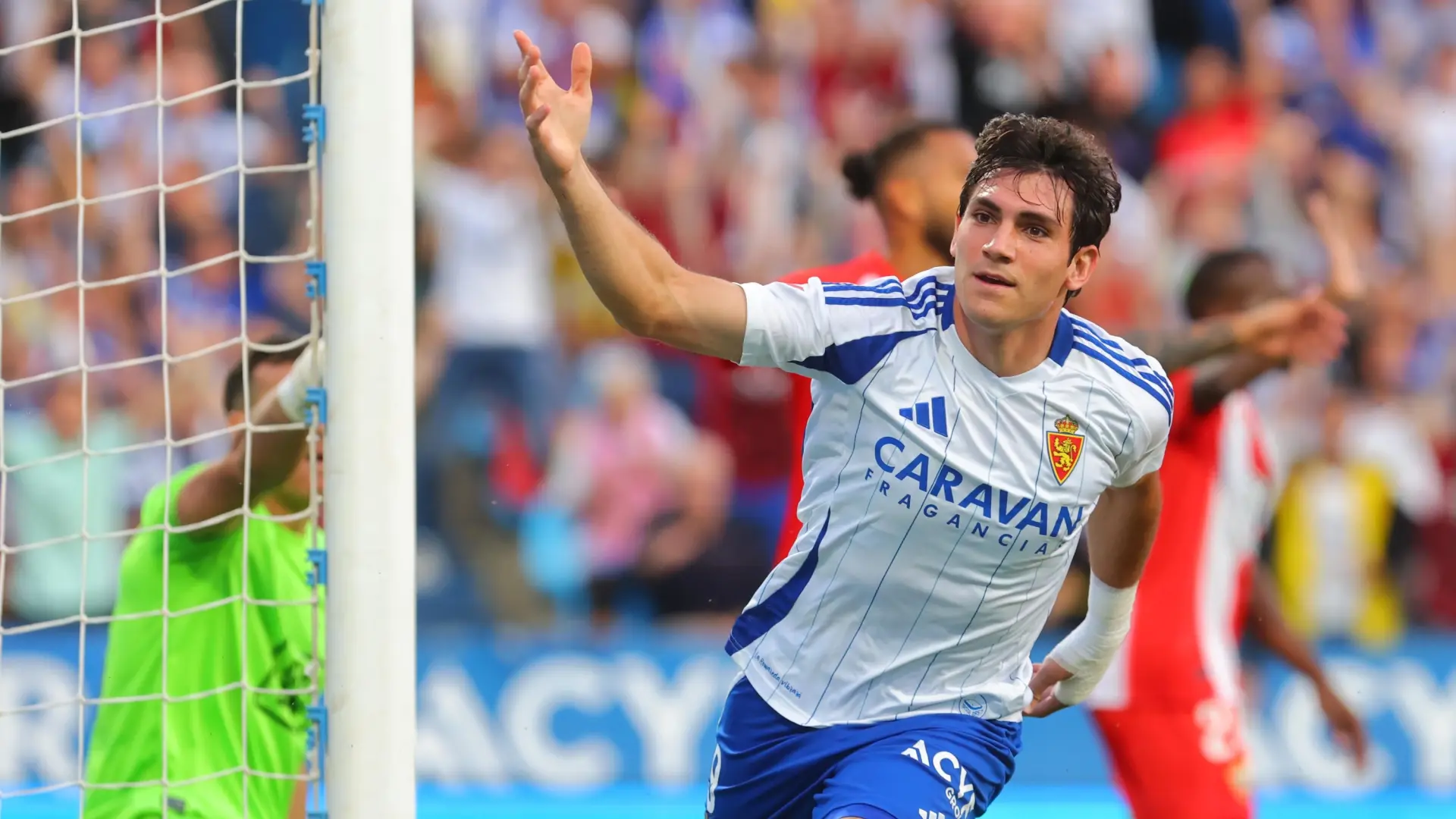 El Real Zaragoza vende a Azón al Como por 2 millones de euros