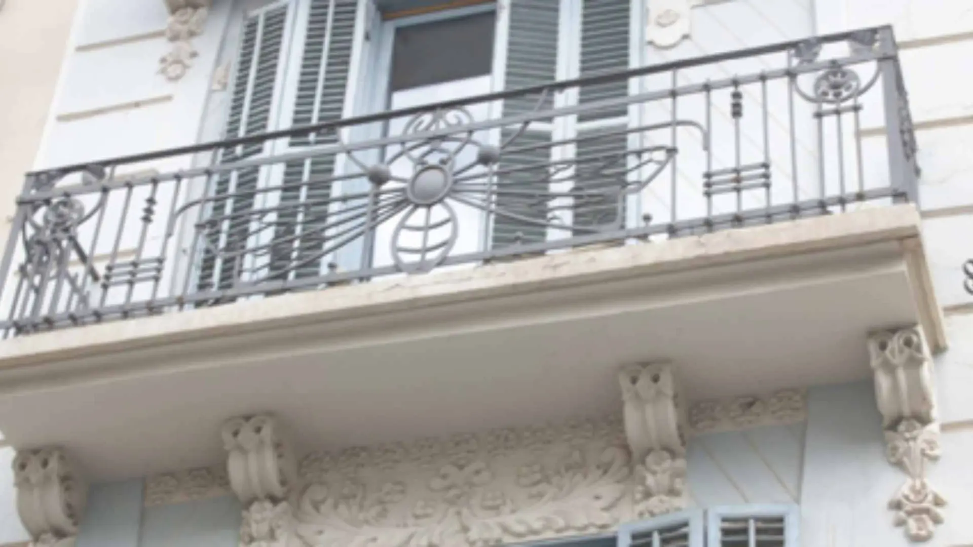 El edificio de Aragón que esconde la peculiar libélula del modernismo ...