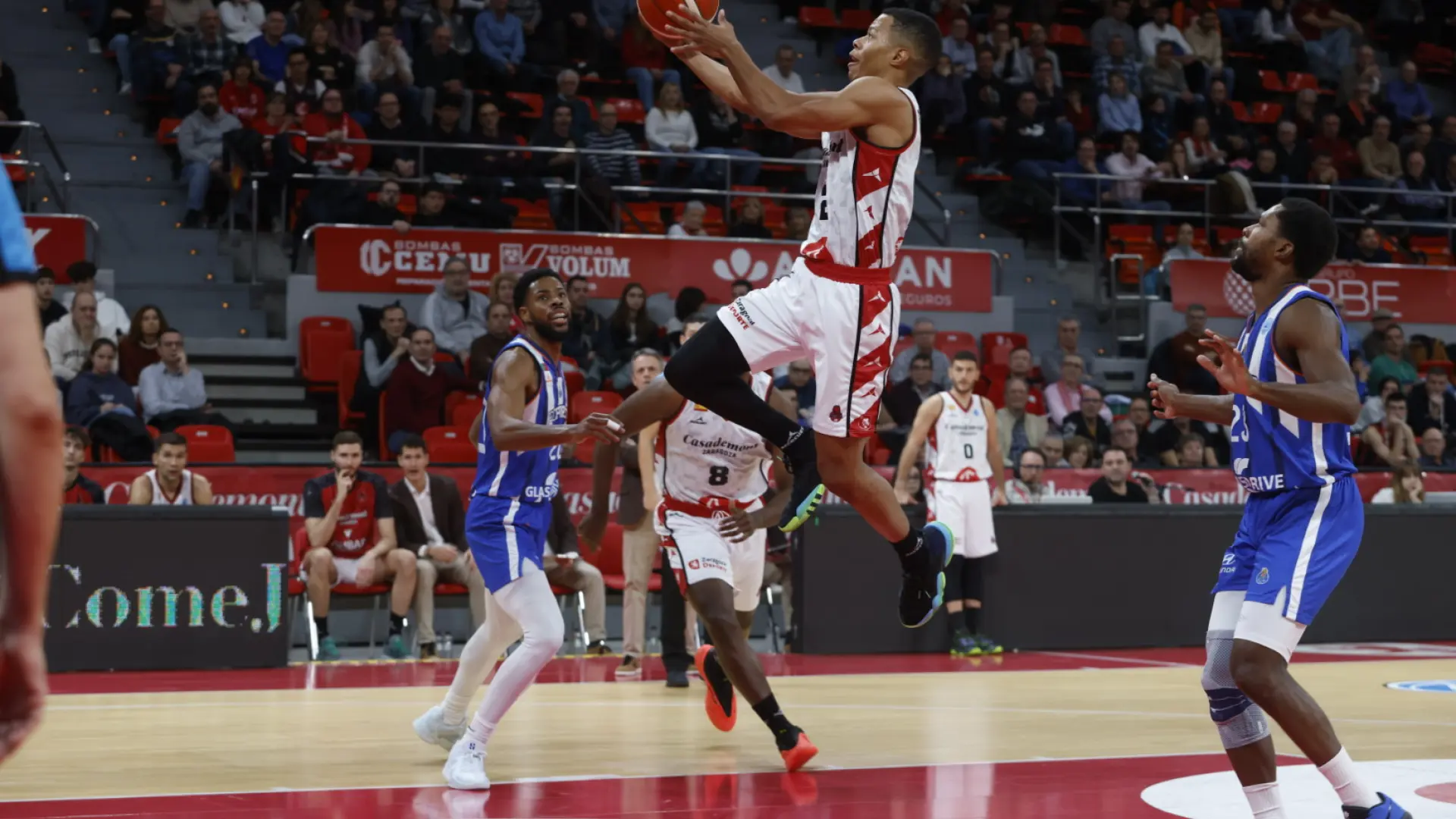 Un Bango imperial da la primera victoria de la segunda fase europea