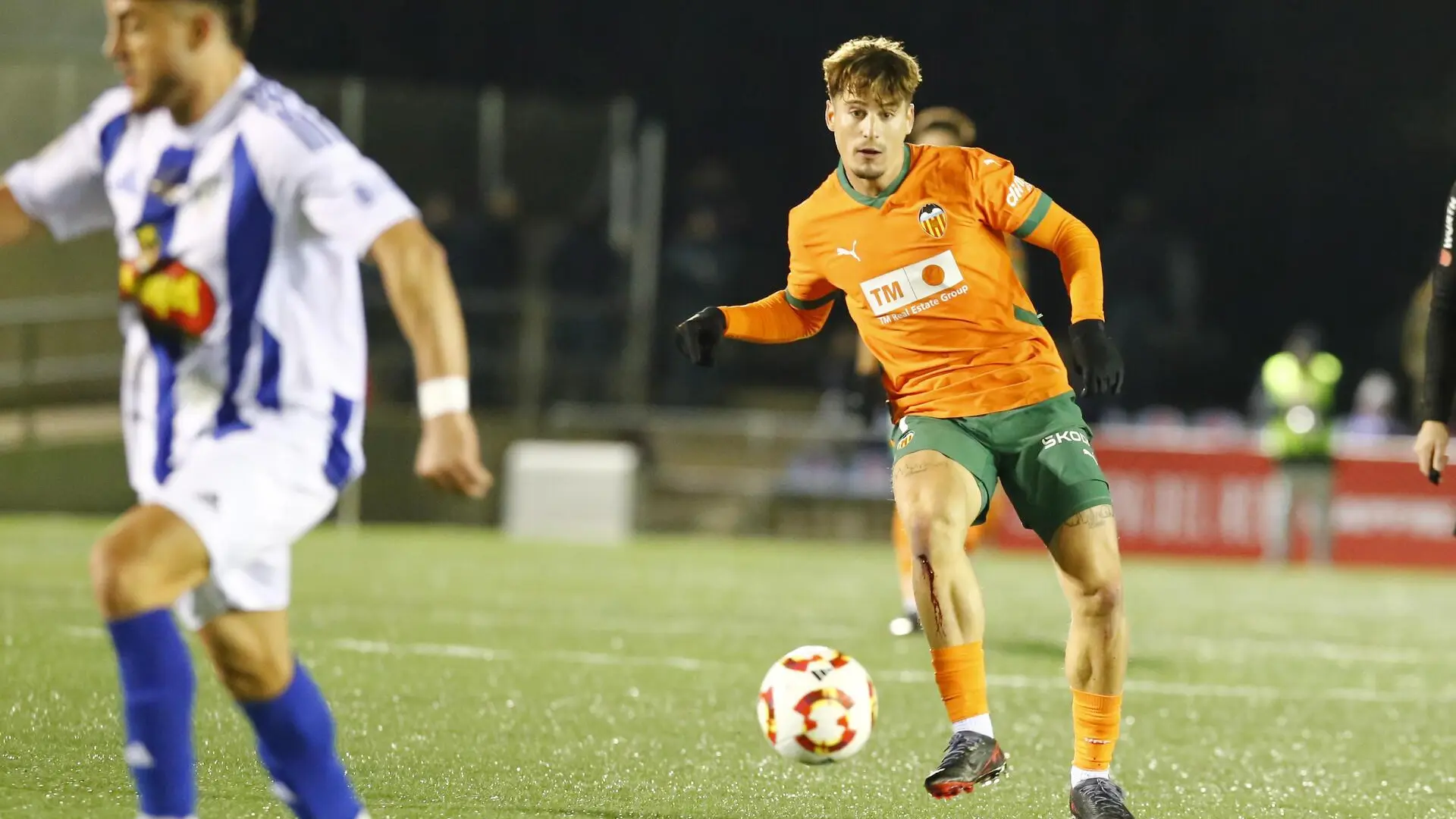 Ambiente en la grada durante el Ejea - Valencia de la Copa del Rey ...