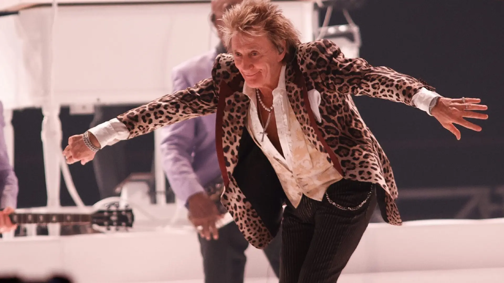 Rod Stewart sigue siendo una fiera en el escenario a los 79 años