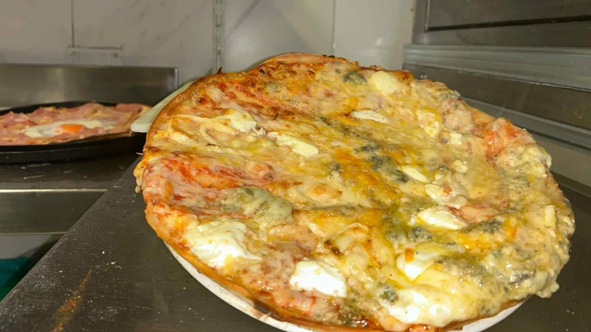 Pizzeria bruno store