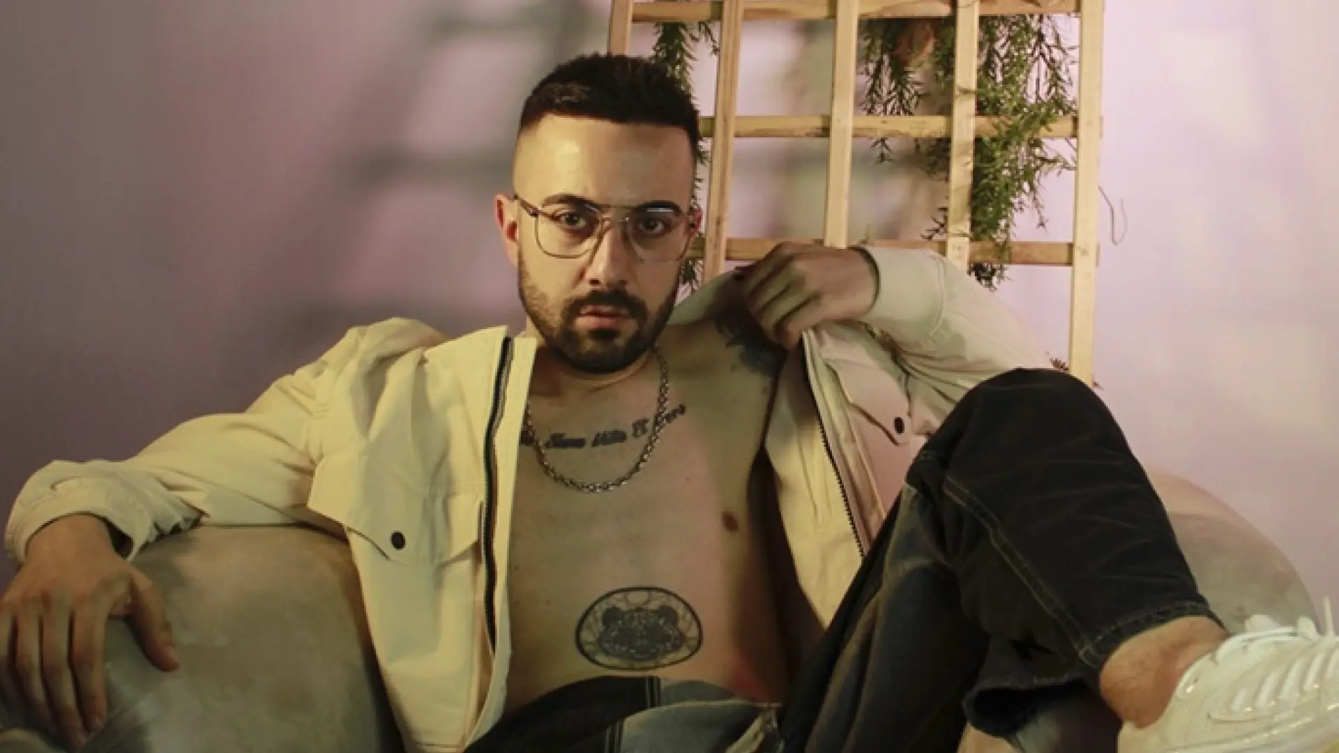 Así es Pablo Gareta, el productor zaragozano del 'Veneno' de Naiara y Natos