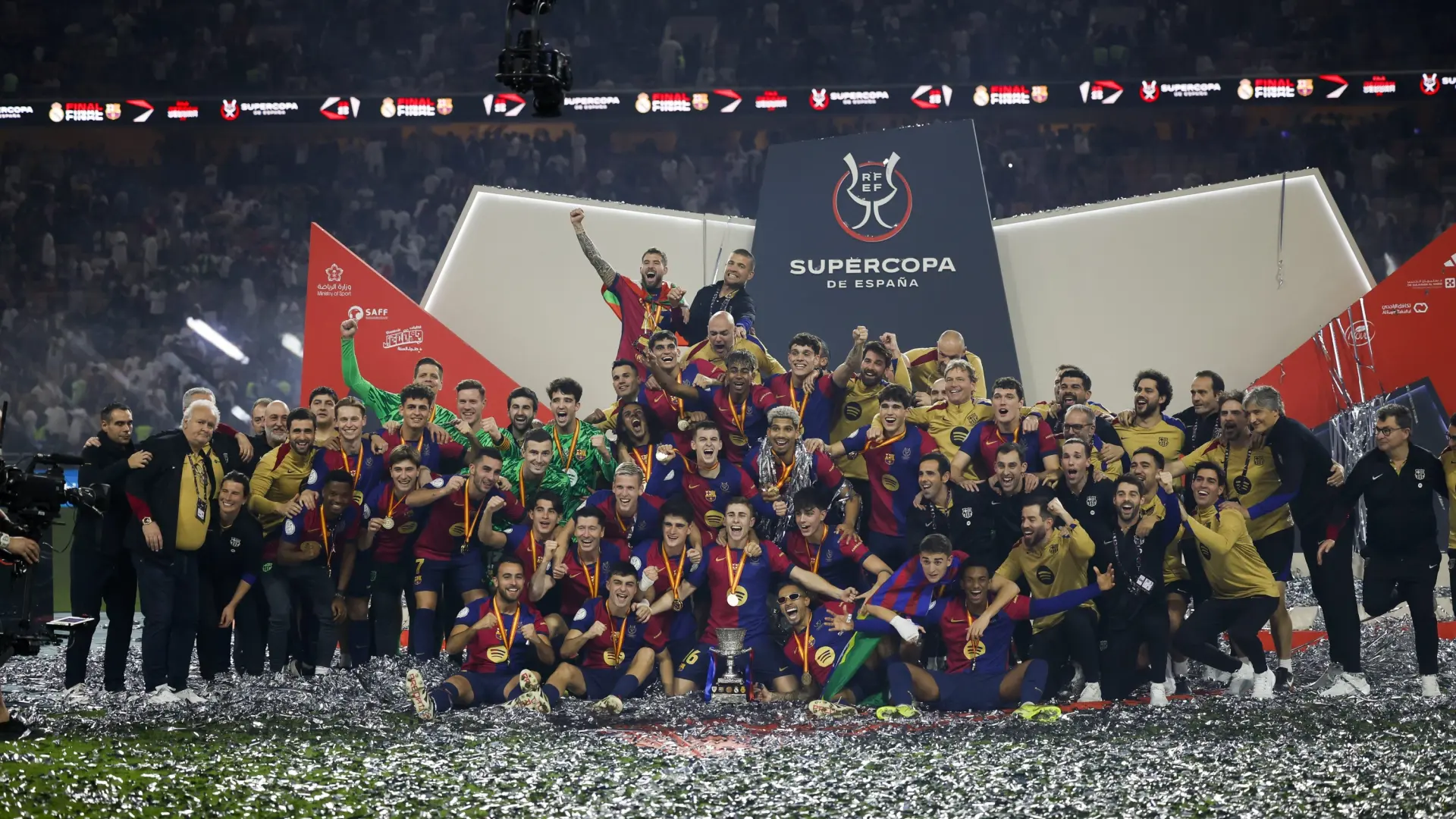 El FC Barcelona conquista la Supercopa goleando al Real Madrid (2-5)