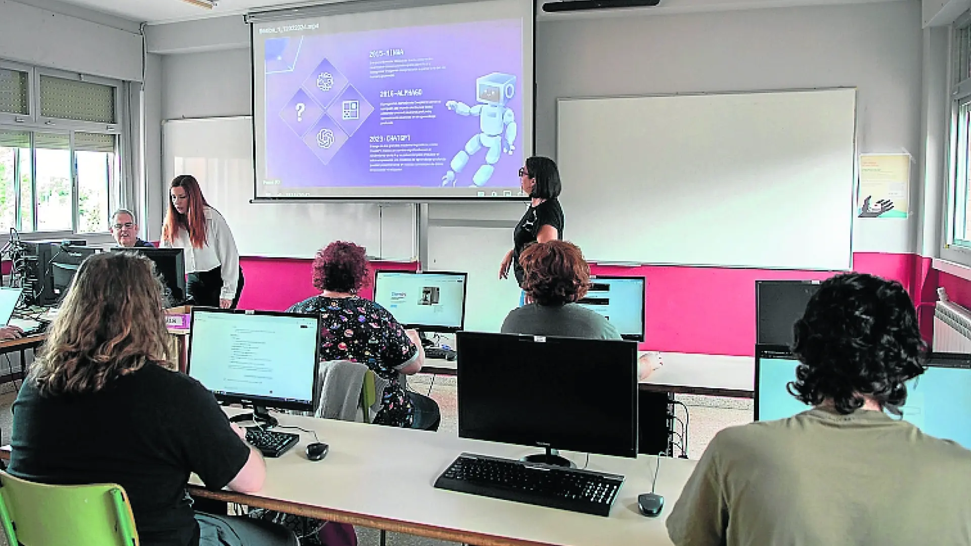 El centro de FP Los Enlaces de Zaragoza lleva tres semanas sin internet: "No se puede dar clase ...