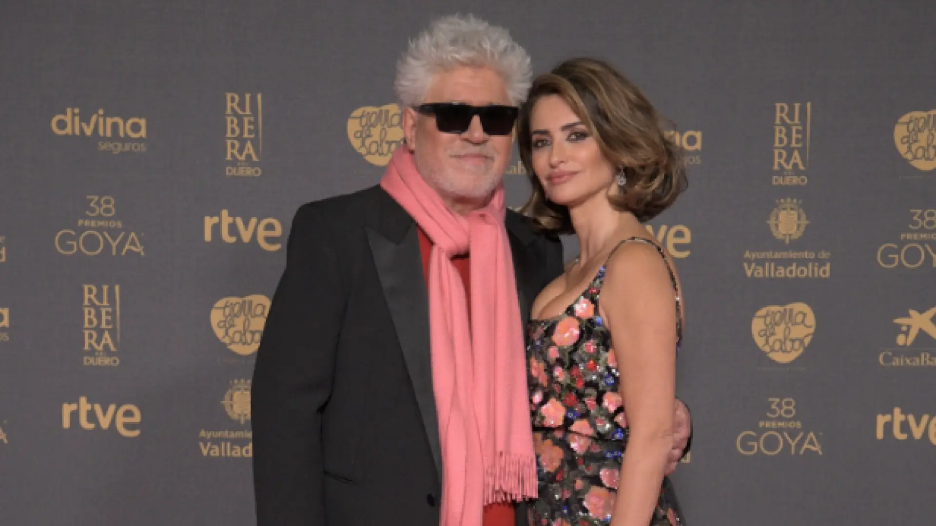 Pedro Almodóvar y Penélope Cruz no acudirán a los Premios Goya por problemas de salud, ni ...