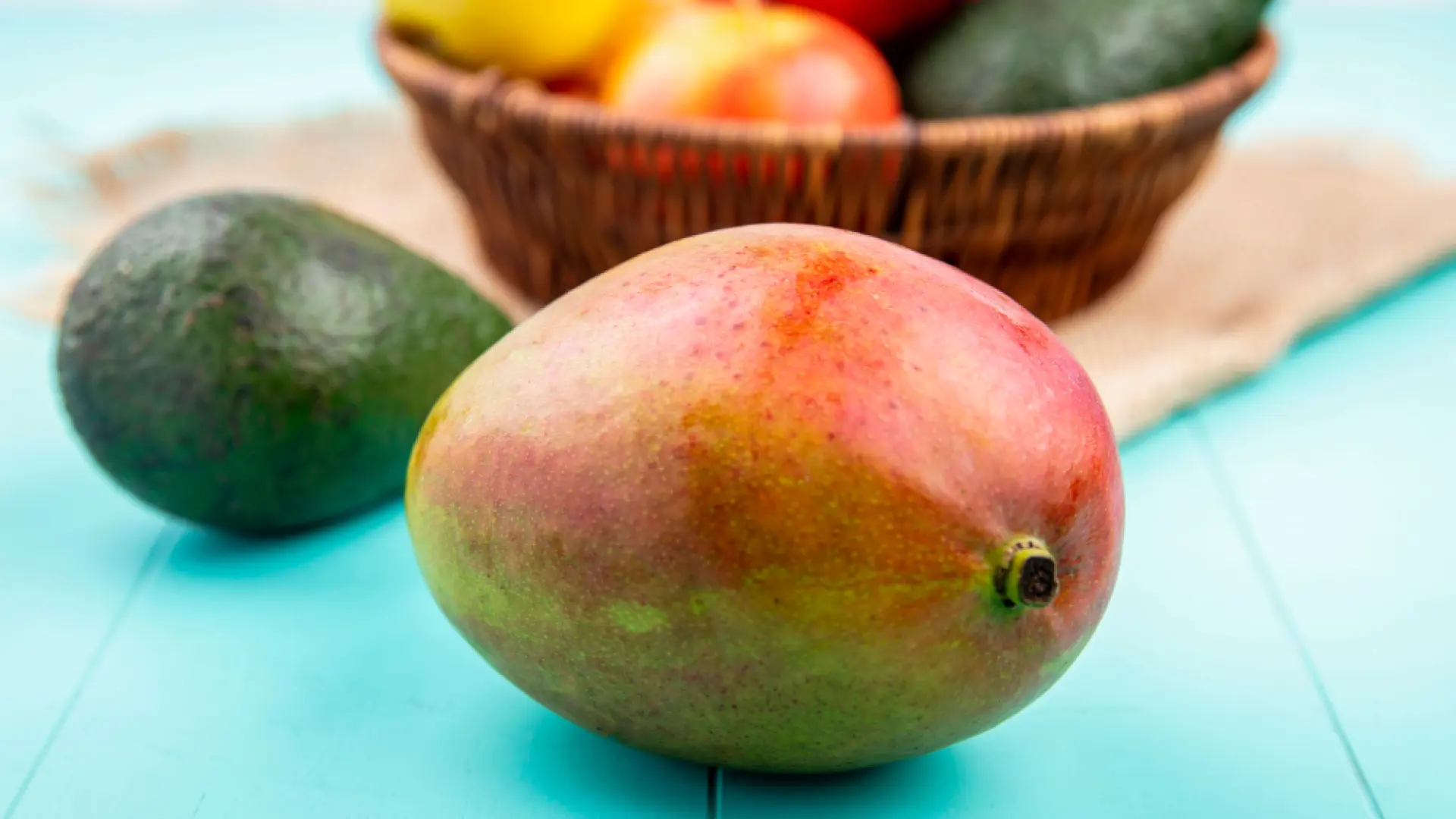 Por qué recomiendan comer esta variedad de mango para reforzar el ...
