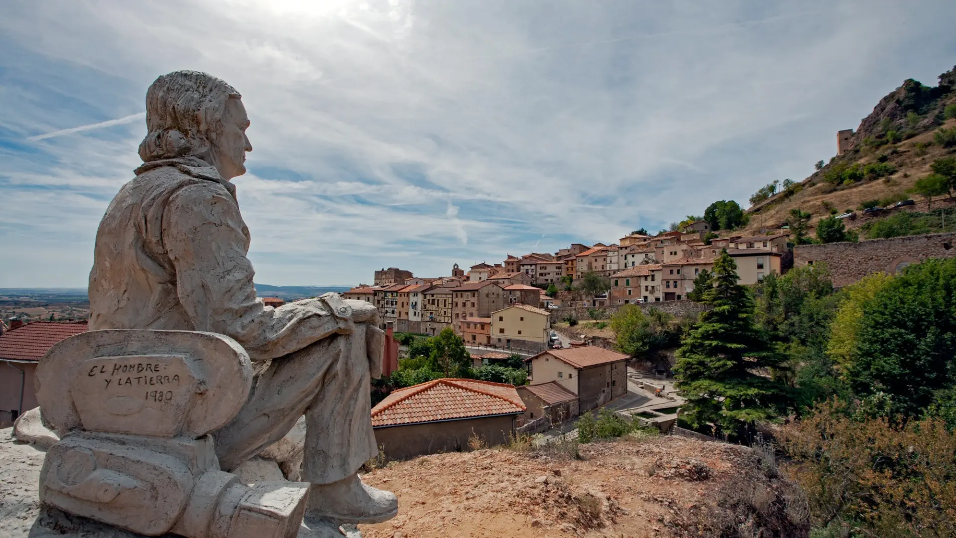 El pueblo medieval cerca de Aragón donde se puede flotar como en el Mar ...