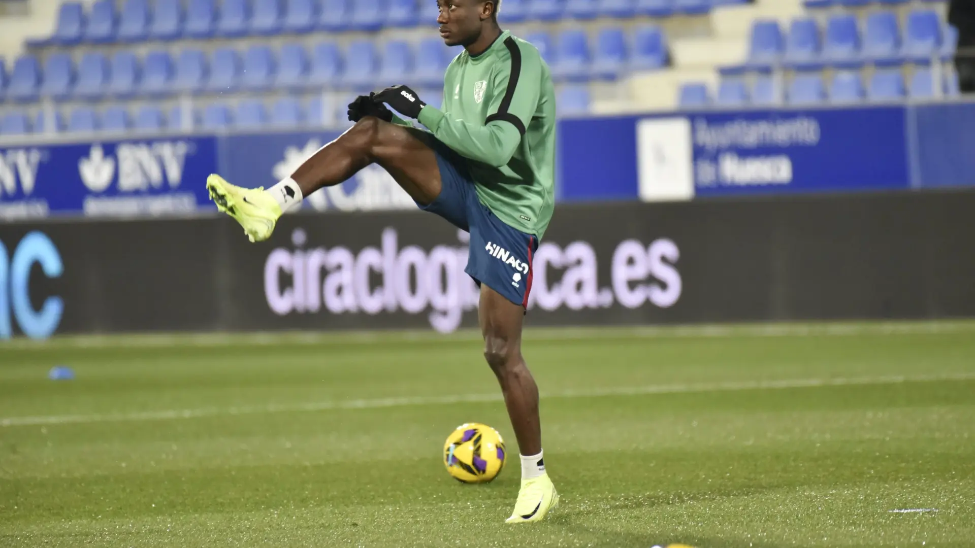 El futbolista de la SD Huesca Patrick Soko, seria duda para el partido ...