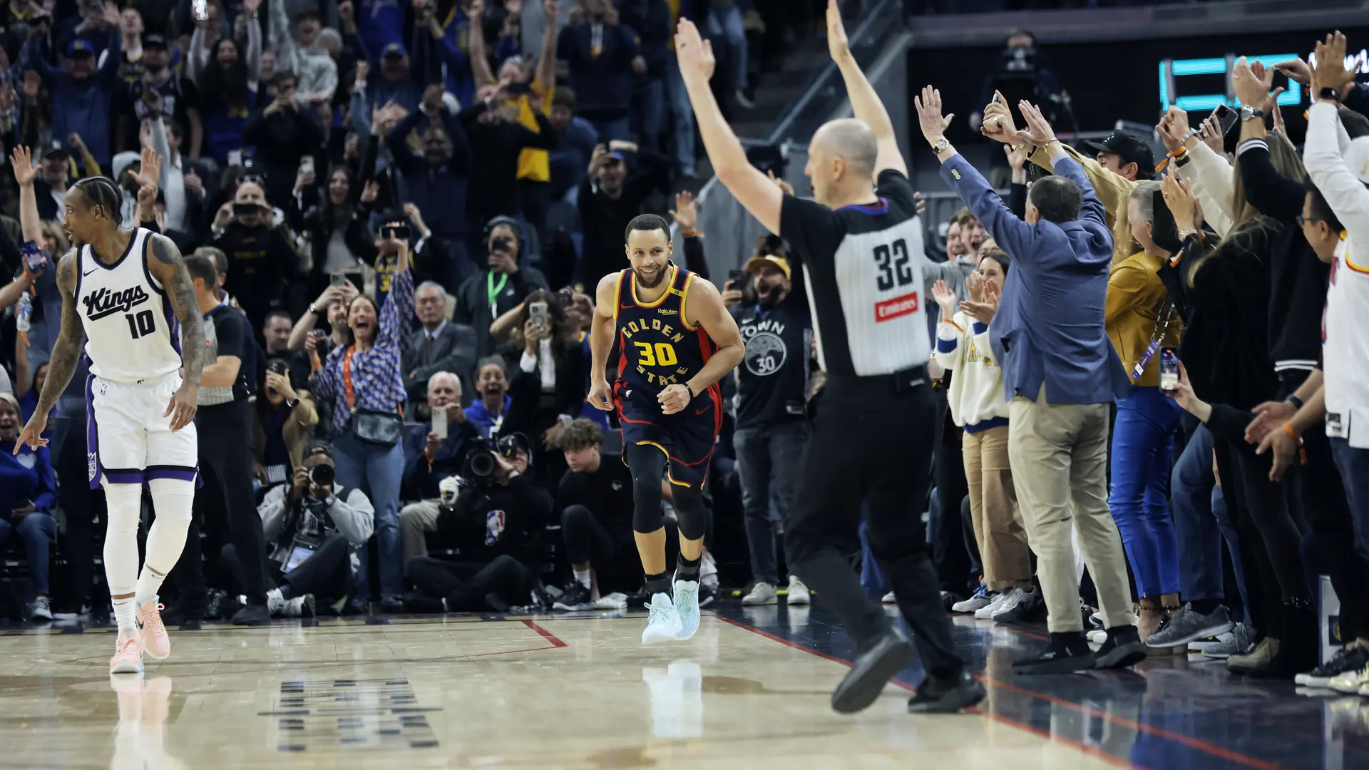 Steph Curry se regala el récord de 4.000 triples en la NBA por su 37 cumpleaños