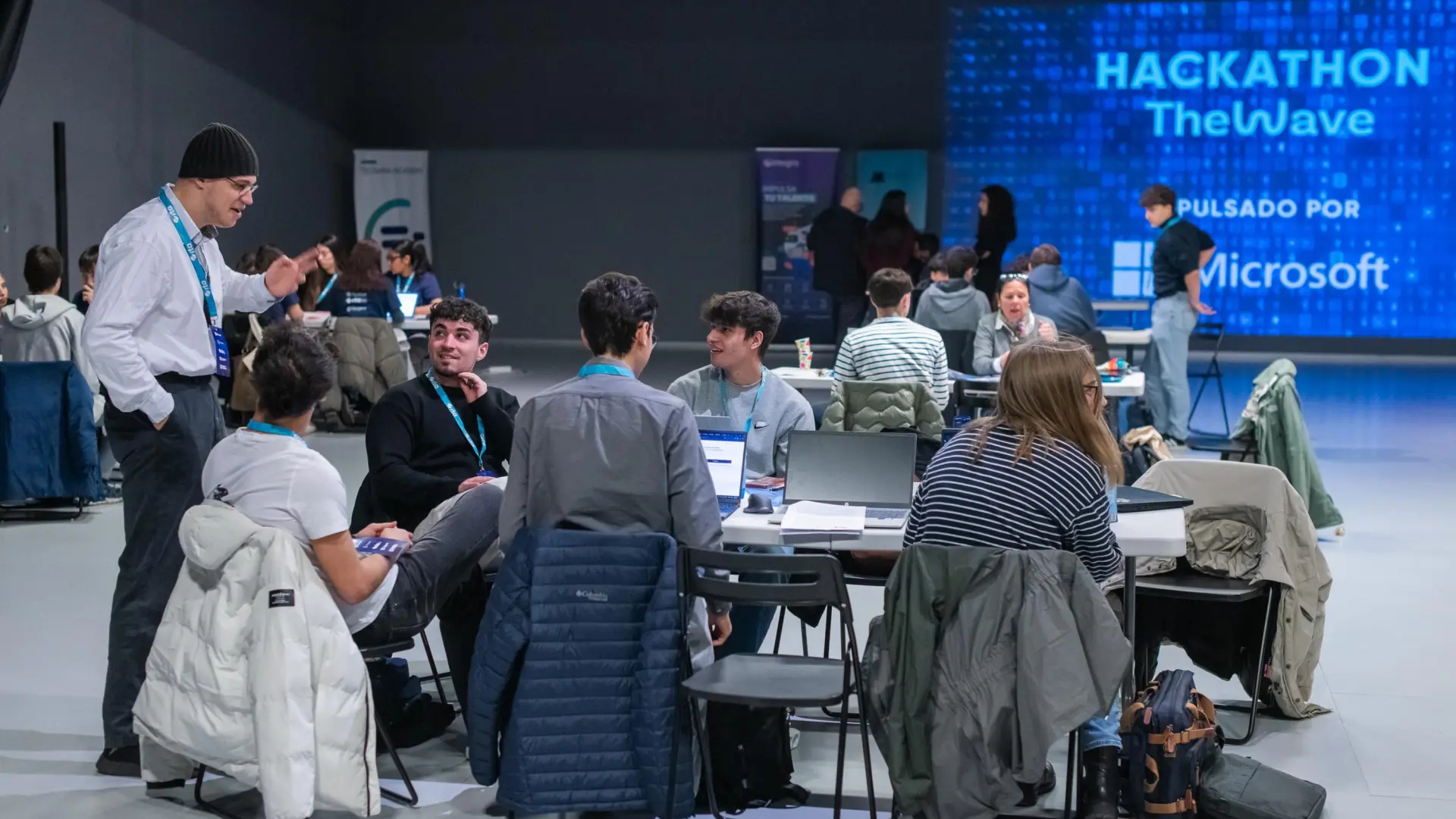 Un 'hackaton' impulsado por Microsoft abre boca para el congreso The ...