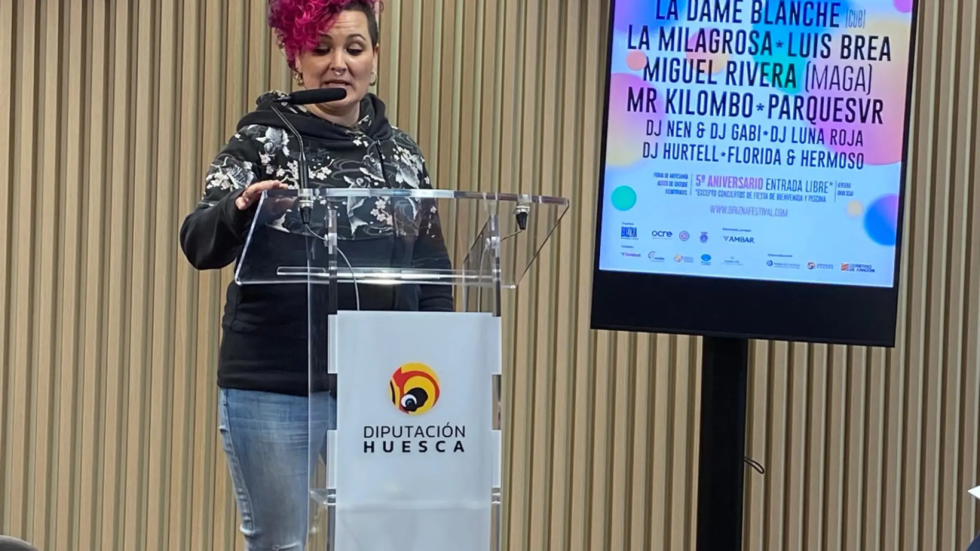 Un cartel internacional y una gran pista de autos de choque para el ...