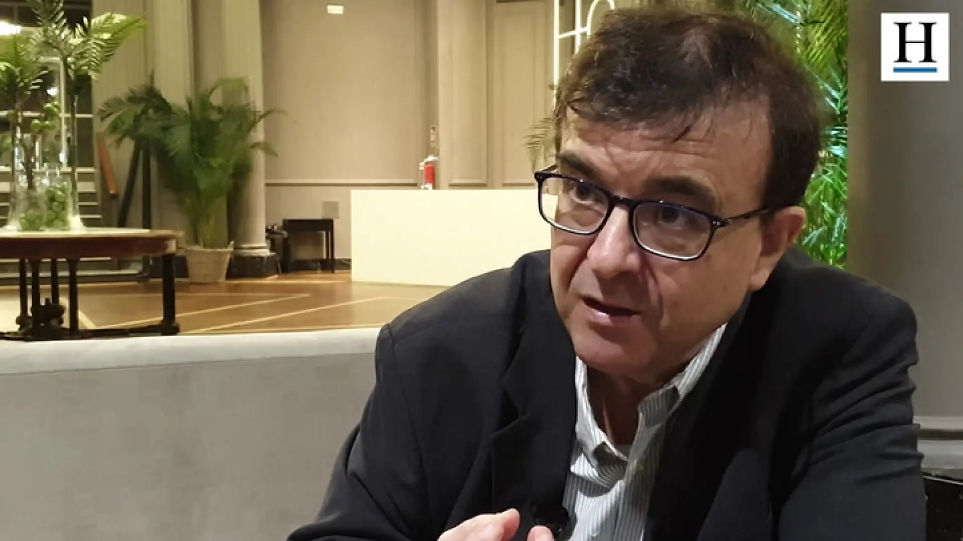 Entrevista al escritor José Javier Cercas tras 'El loco de Dios en el ...