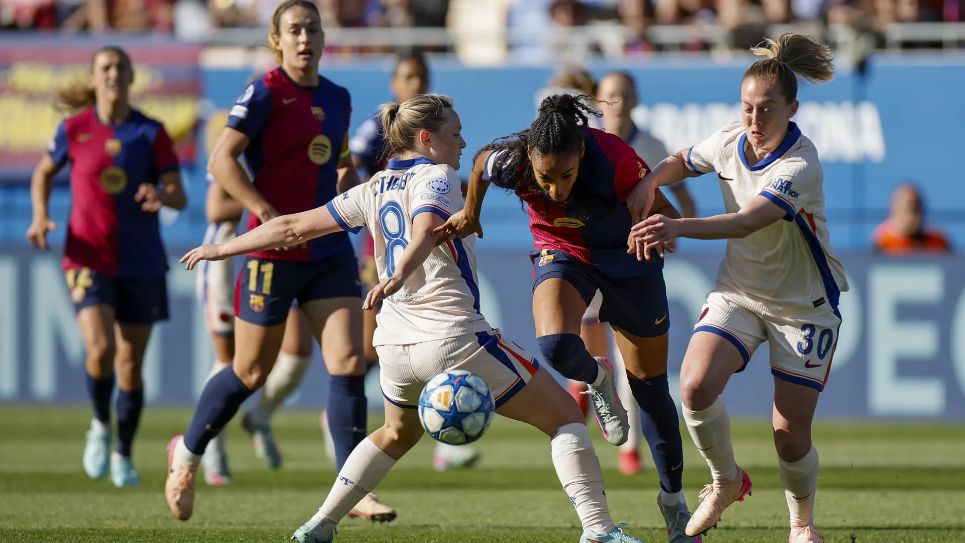 El Barcelona golea al Chelsea (4-1) y se acerca a la final de la Champions femenina