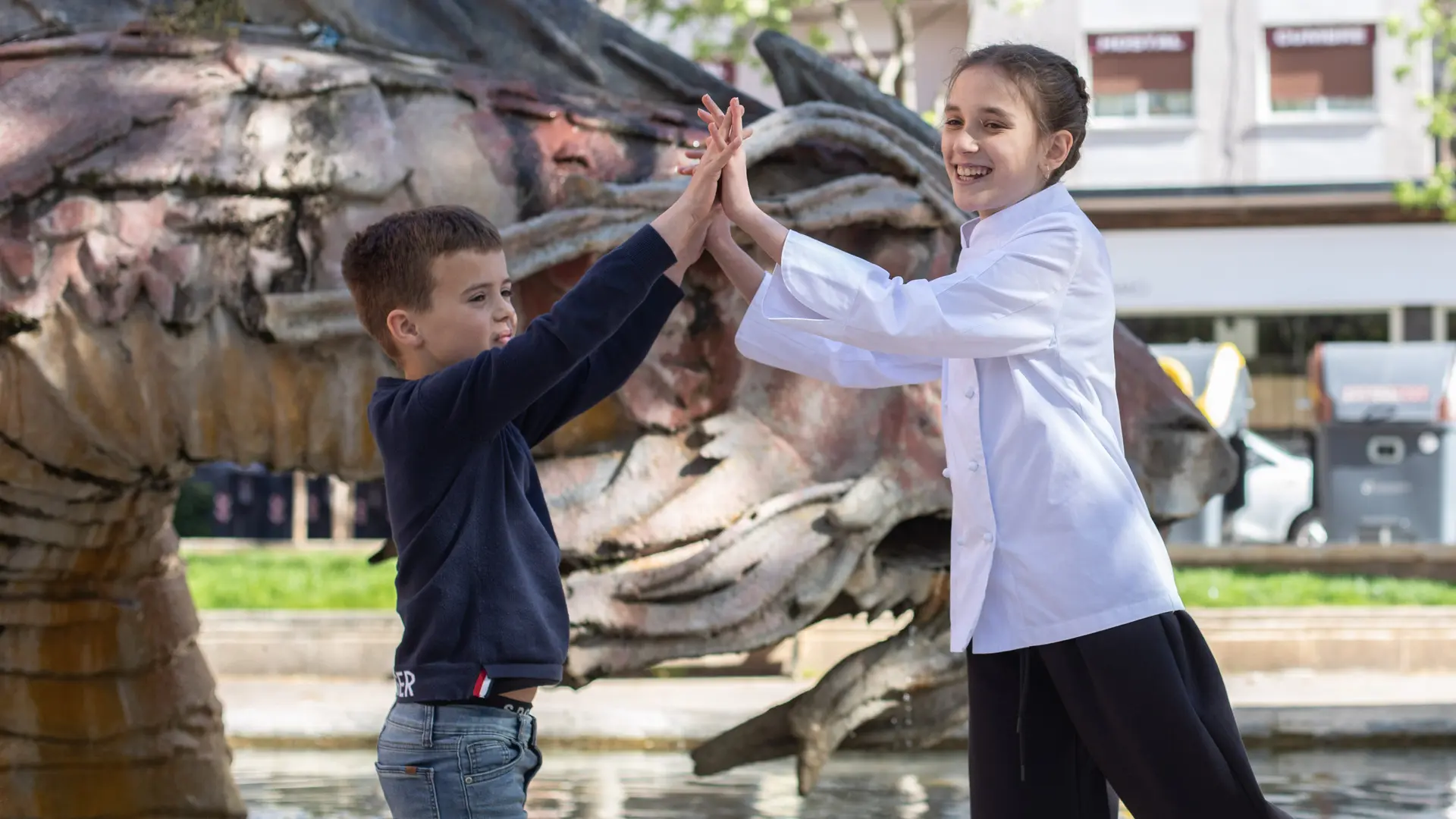 Lucas, el jotero que se hizo viral y Ana