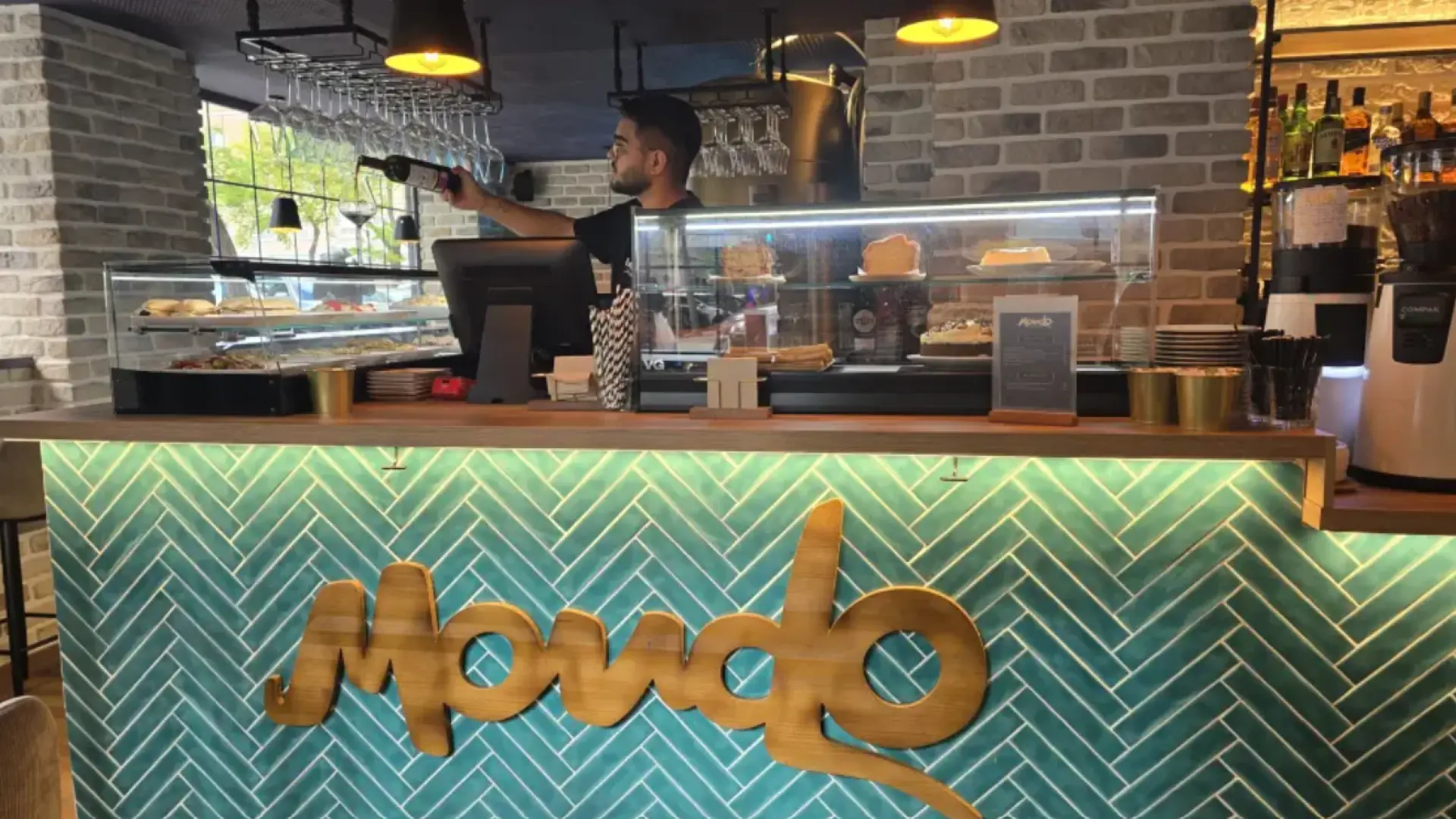 Abre Mondo San Vicente: el nuevo templo del café y la tapa en el centro de Zaragoza