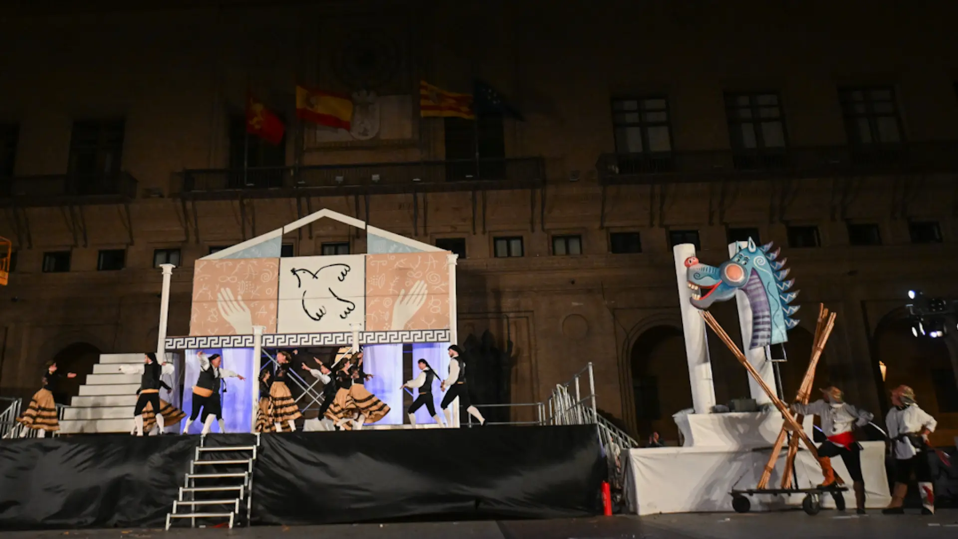 'Goya... Horror Belli', en la plaza del Pilar | Imágenes