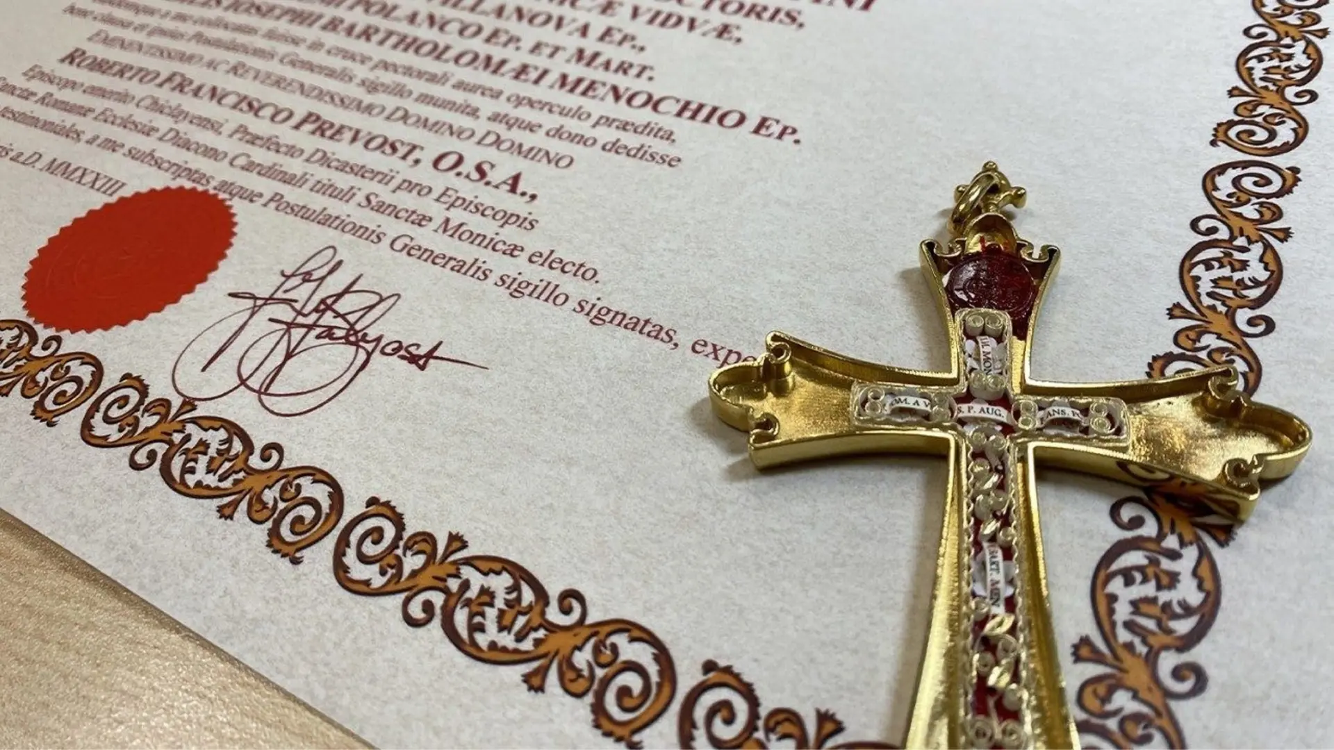 La cruz pectoral de León XIV contiene reliquias del obispo Polanco de ...