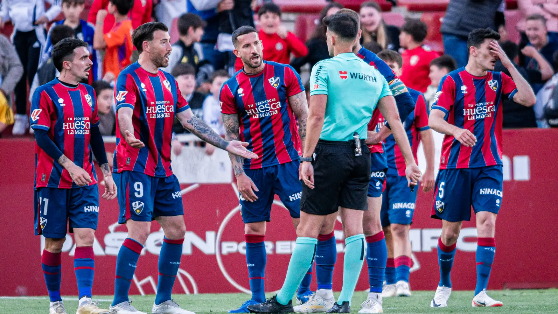 La mujer de Sergi Enrich estalla tras la derrota del Huesca: "¿Esto es ...