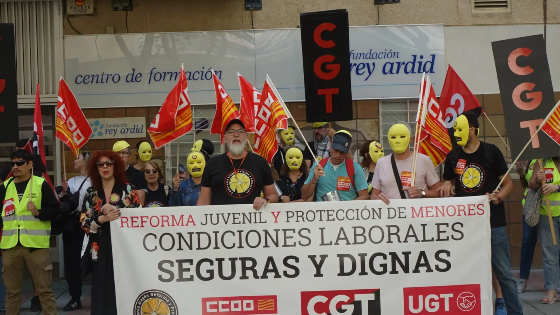 Los trabajadores de centros de menores en Aragón convocan una huelga: "Es urgente una ...