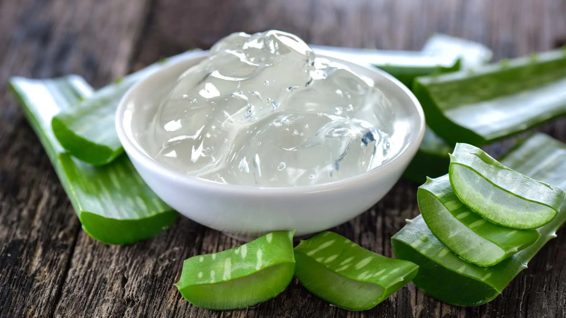 Cómo preparar una crema facial con aloe vera para producir colágeno y ...