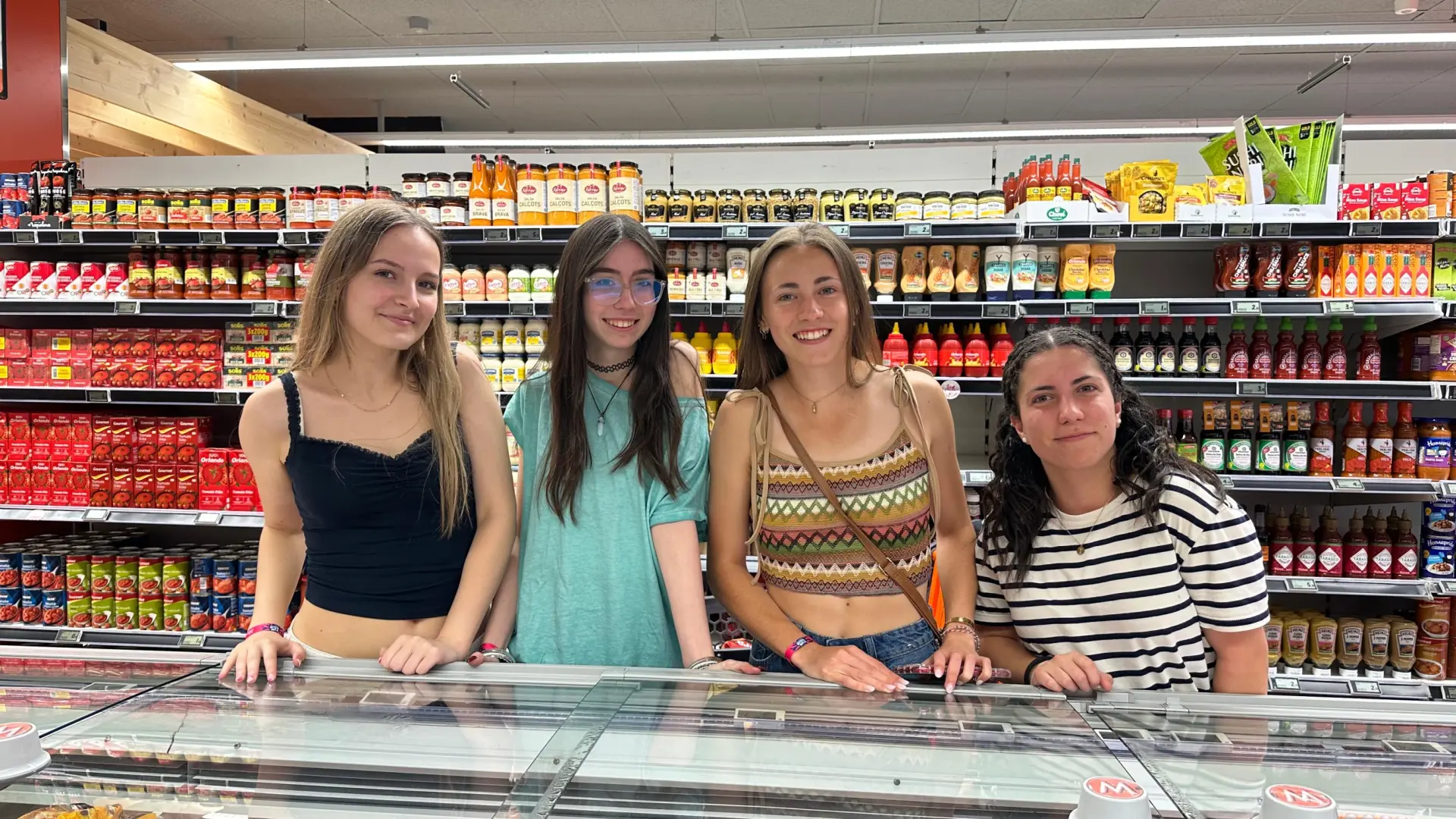 VÍDEO | Nos colamos en la compra de los jóvenes aragoneses en Salou ...