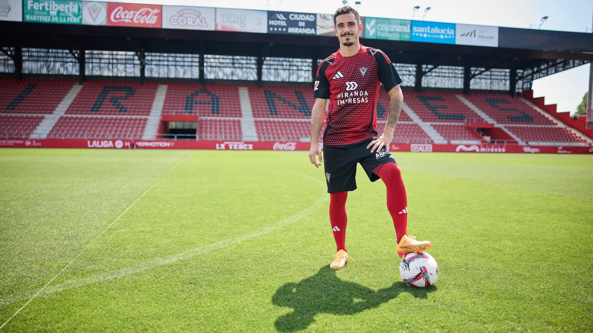 La SD Huesca confirma el fichaje de Julio Alonso por una temporada