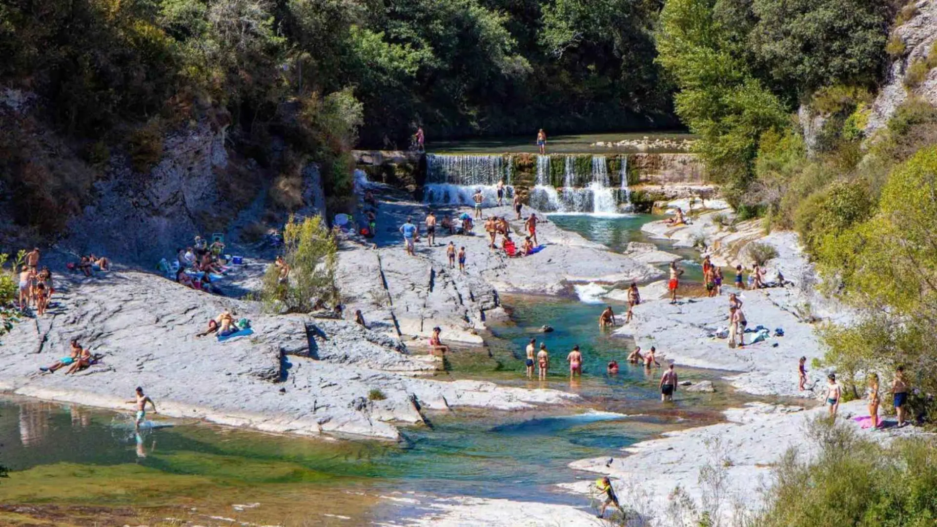Las piscinas naturales de aguas cristalinas en un pueblo de Huesca: un ...