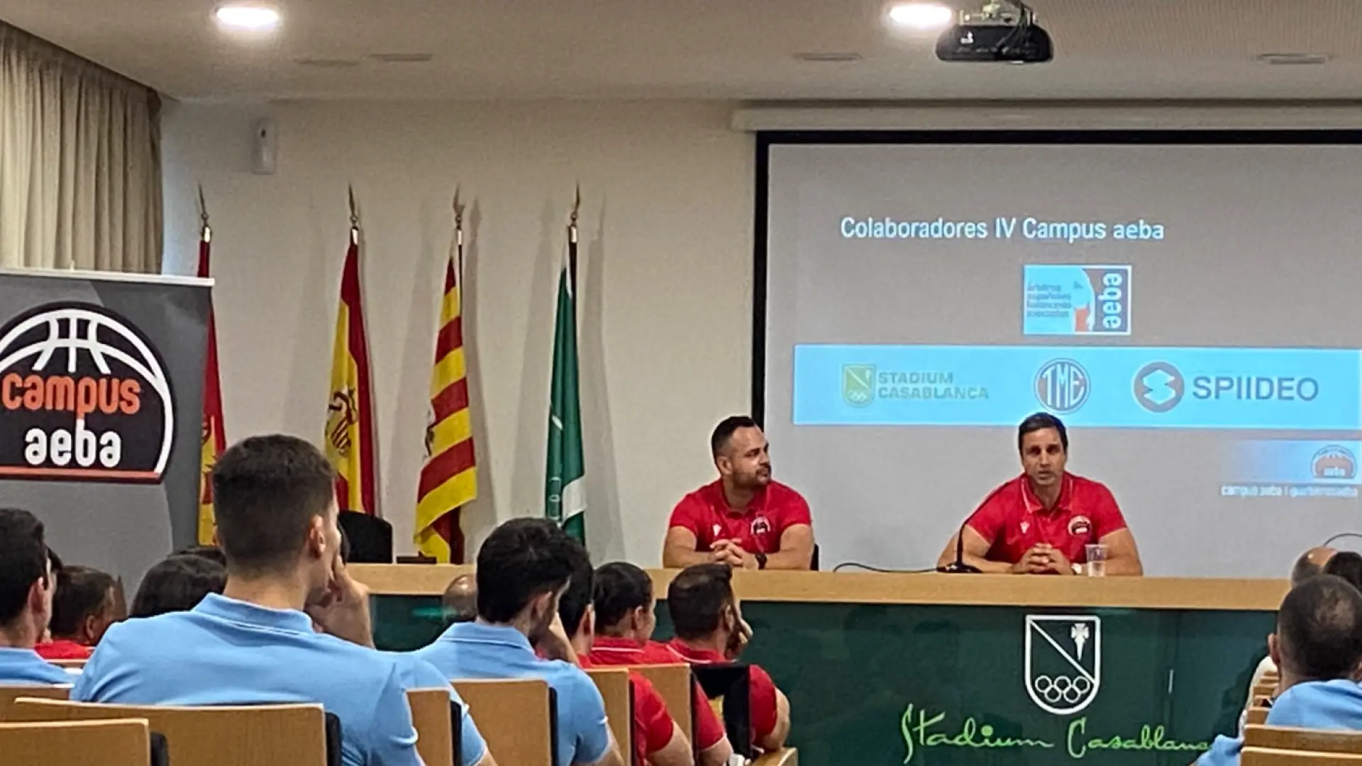 La élite del arbitraje español de baloncesto se reúne en el Stadium ...