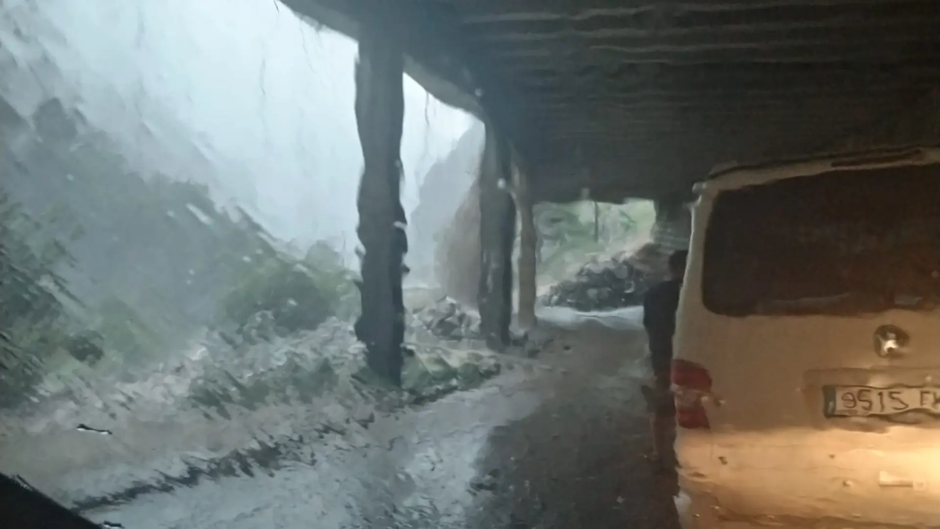 Así vivieron los atrapados la tromba de agua y piedras en Panticosa ...