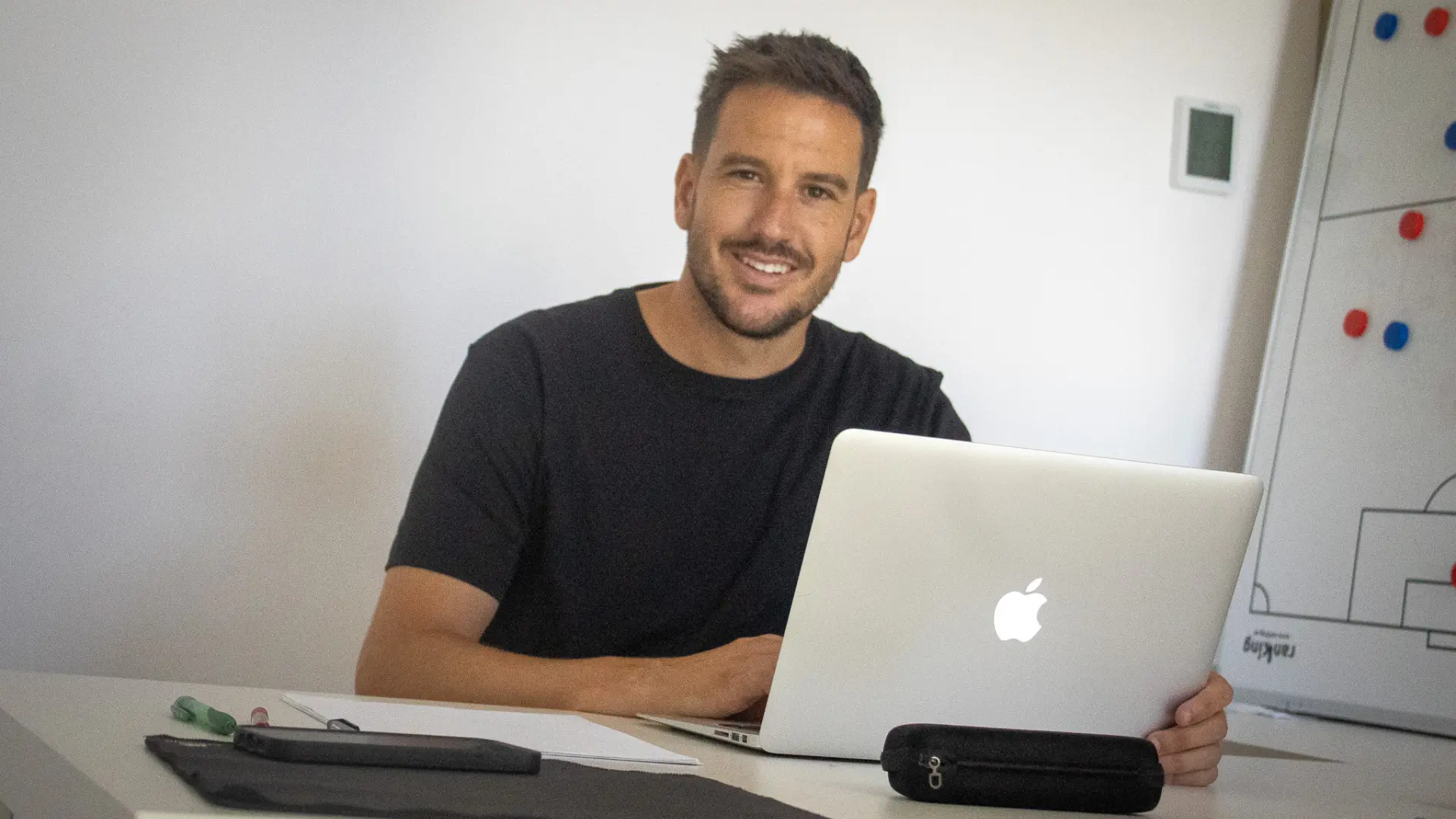 Sergi Guilló y el cuerpo técnico de la SD Huesca ya trabajan en la Base ...