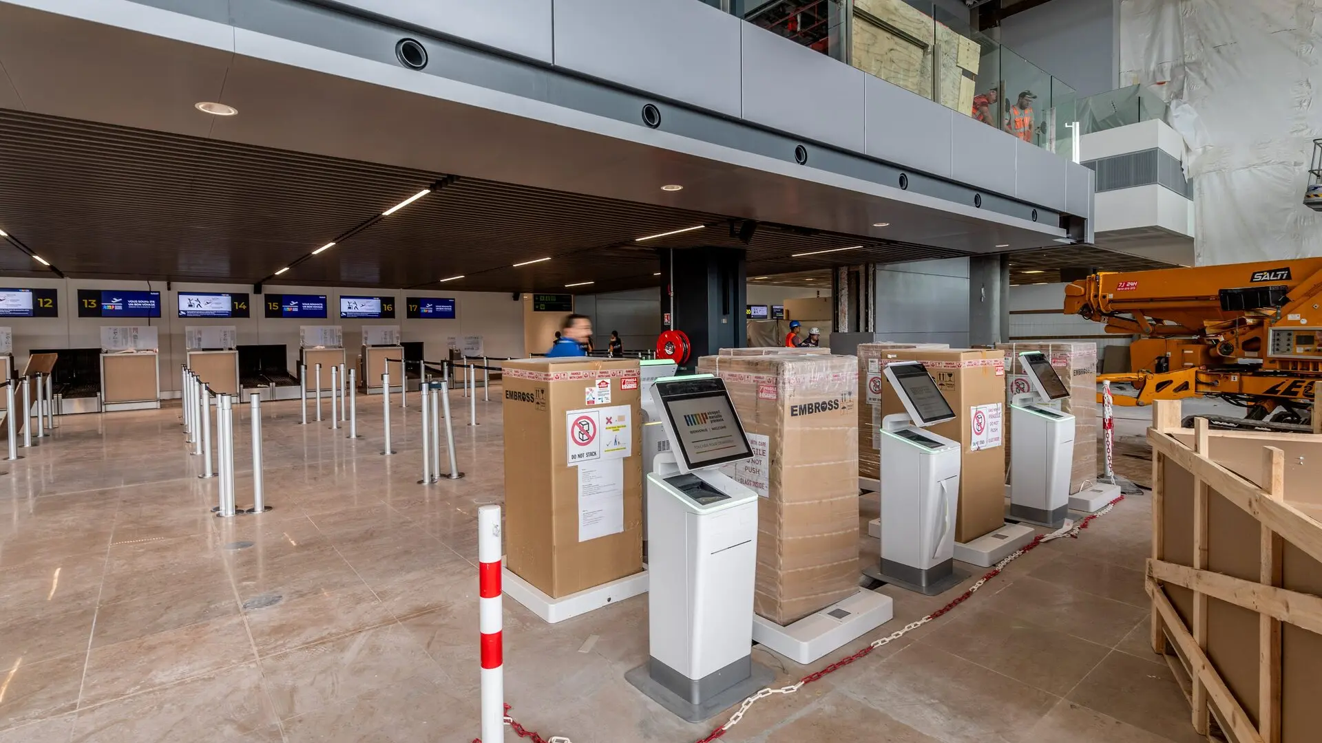 Cerrado el aeropuerto de Marsella (Francia) por un incendio que ha obligado a confinar varias ...