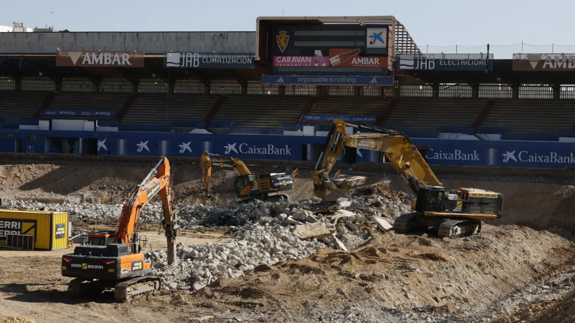 La Romareda encara la fase clave de las obras: 8 grúas y 300 operarios levantarán el nuevo ...
