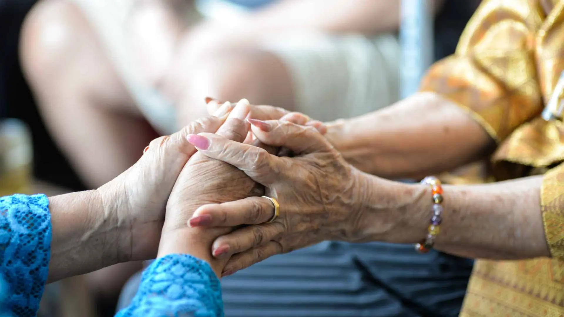 Cada cuánto tiempo tienen que ducharse las personas mayores de 65 años ...