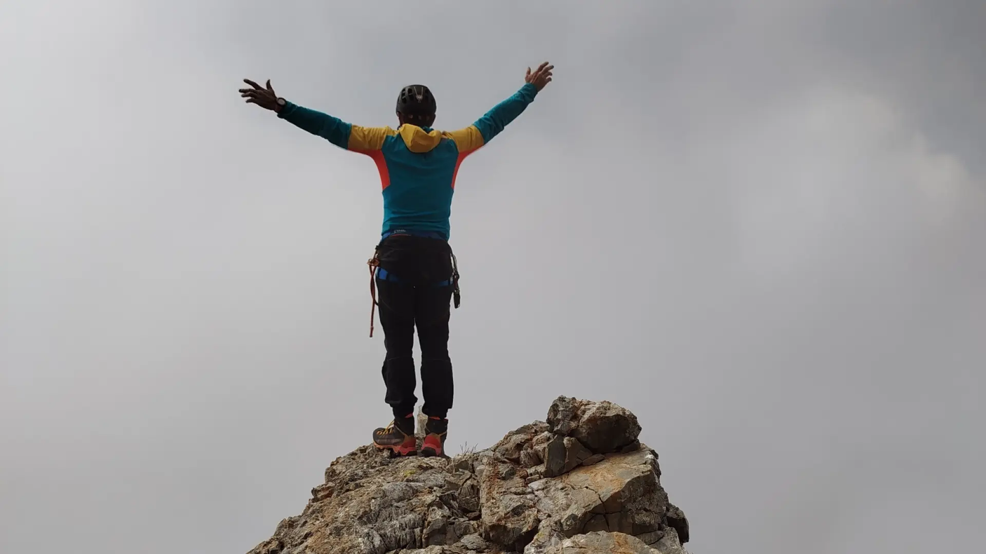 Fotos de las ascensiones de Daniel Pelegrina a los 212 tresmiles de los ...