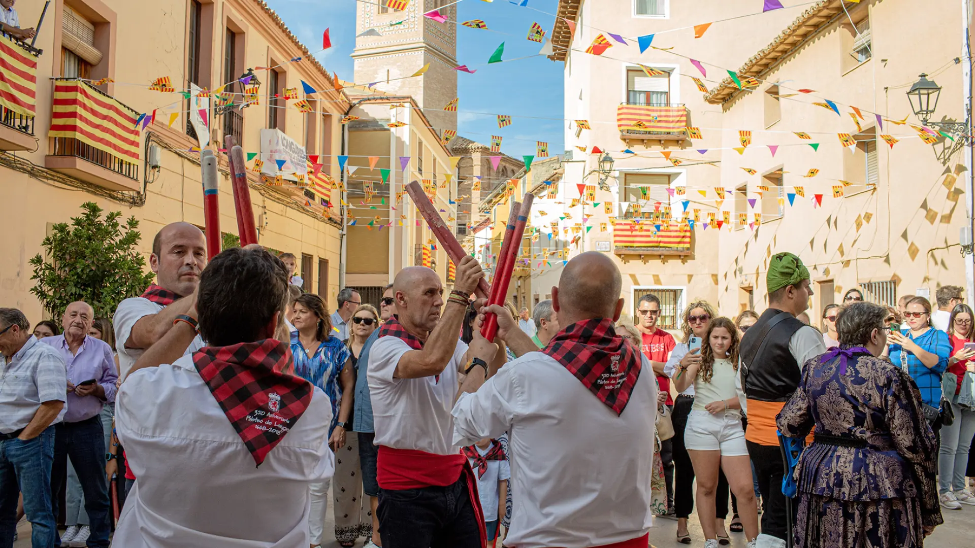 Longares retumba al son de su emblemático paloteo