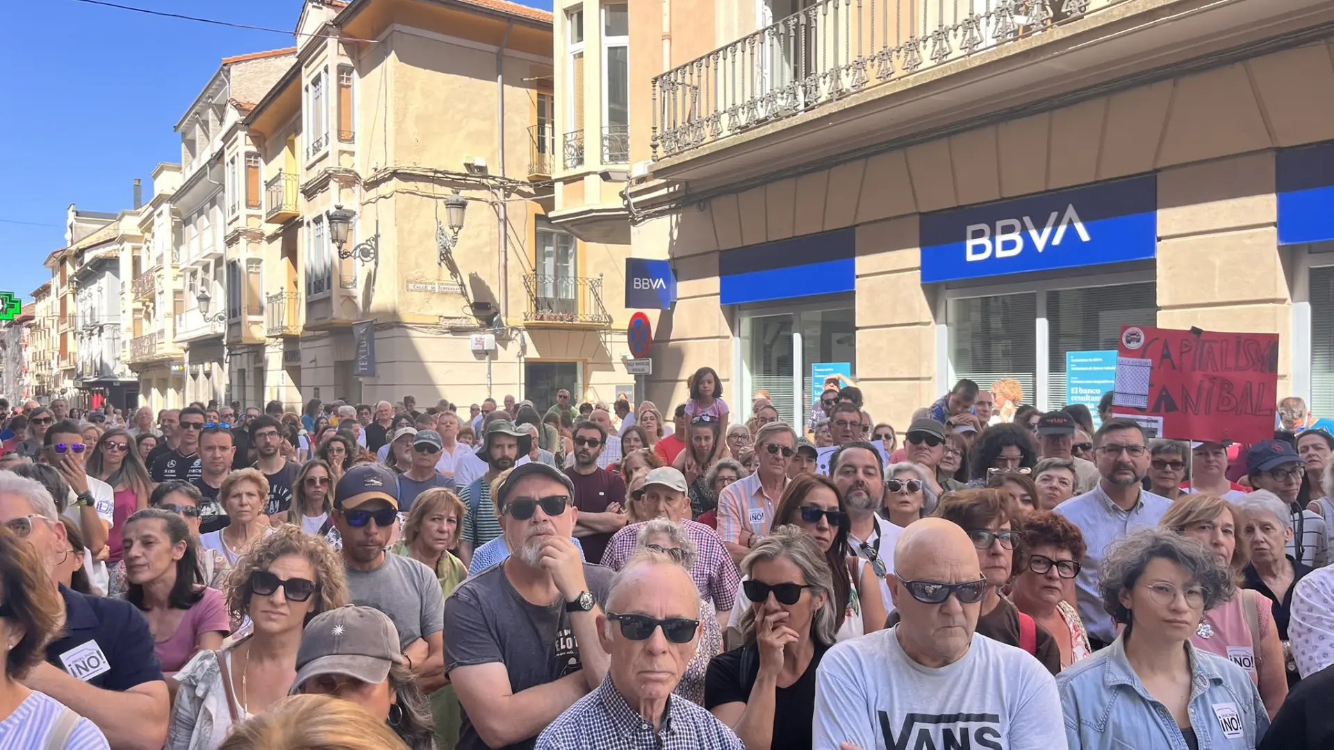 Jaca sale a la calle para pedir que Oroel Park no se ejecute: "Generará basura y contaminación"