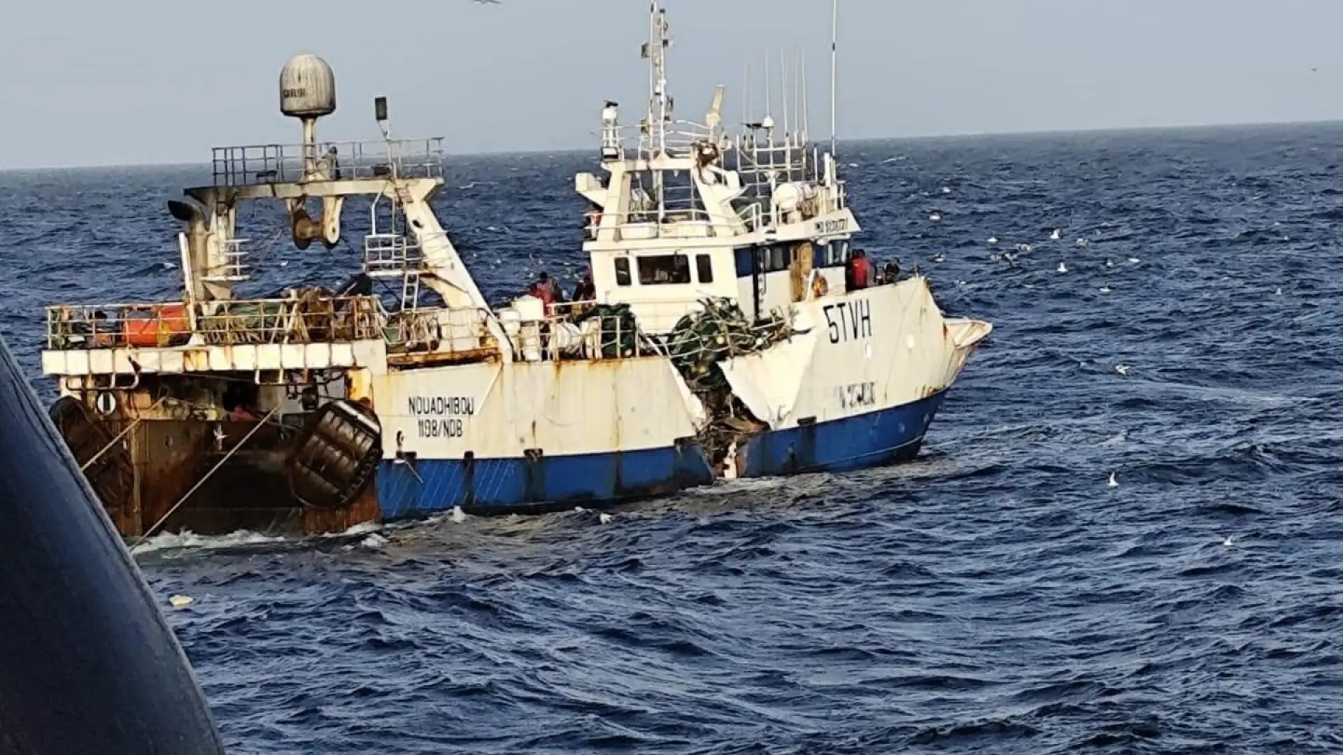 Al menos cinco desaparecidos al hundirse un pesquero de capital gallego en Mauritania