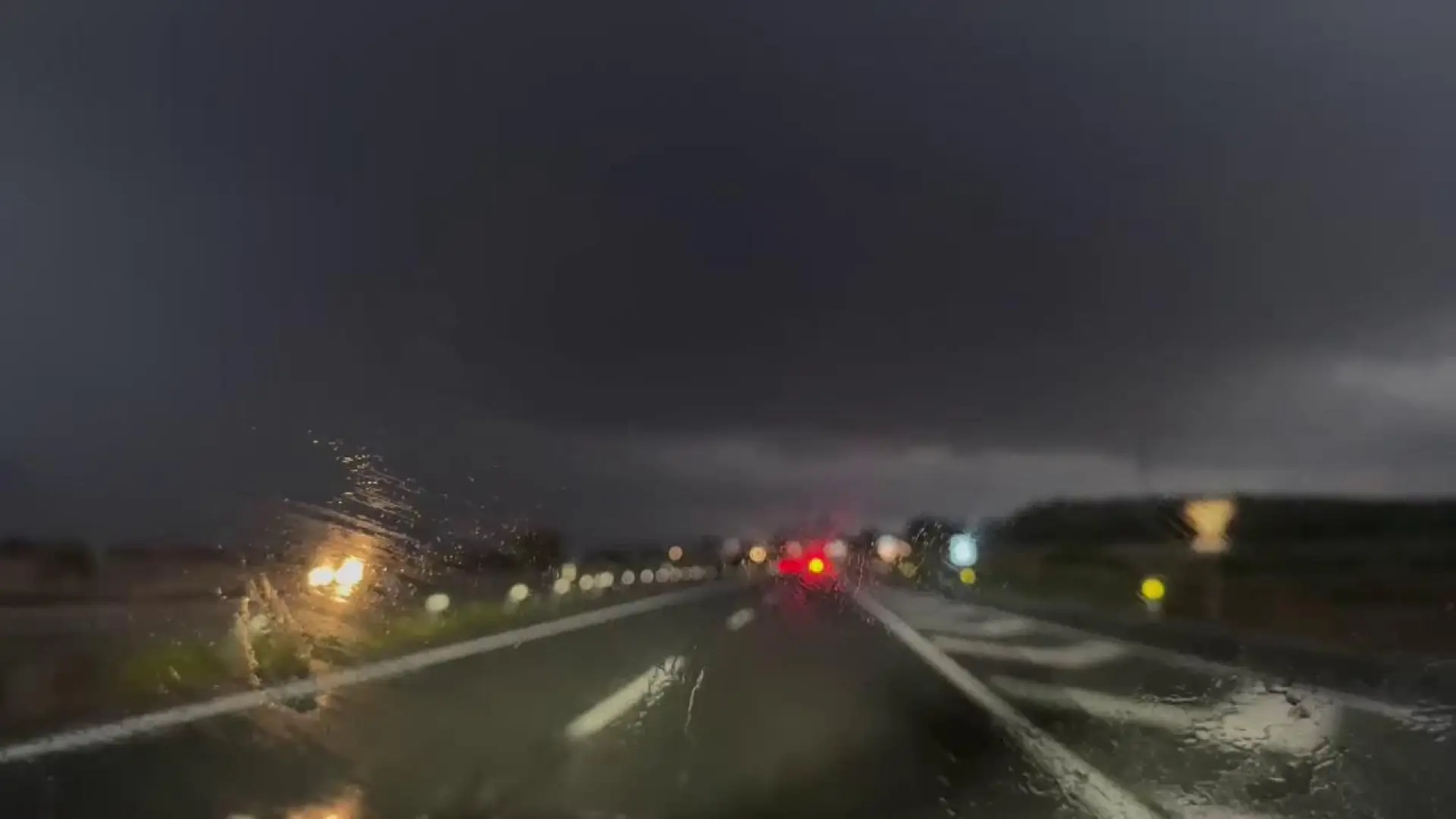 Alerta roja por borrasca: empieza a llover con fuerza en Valencia