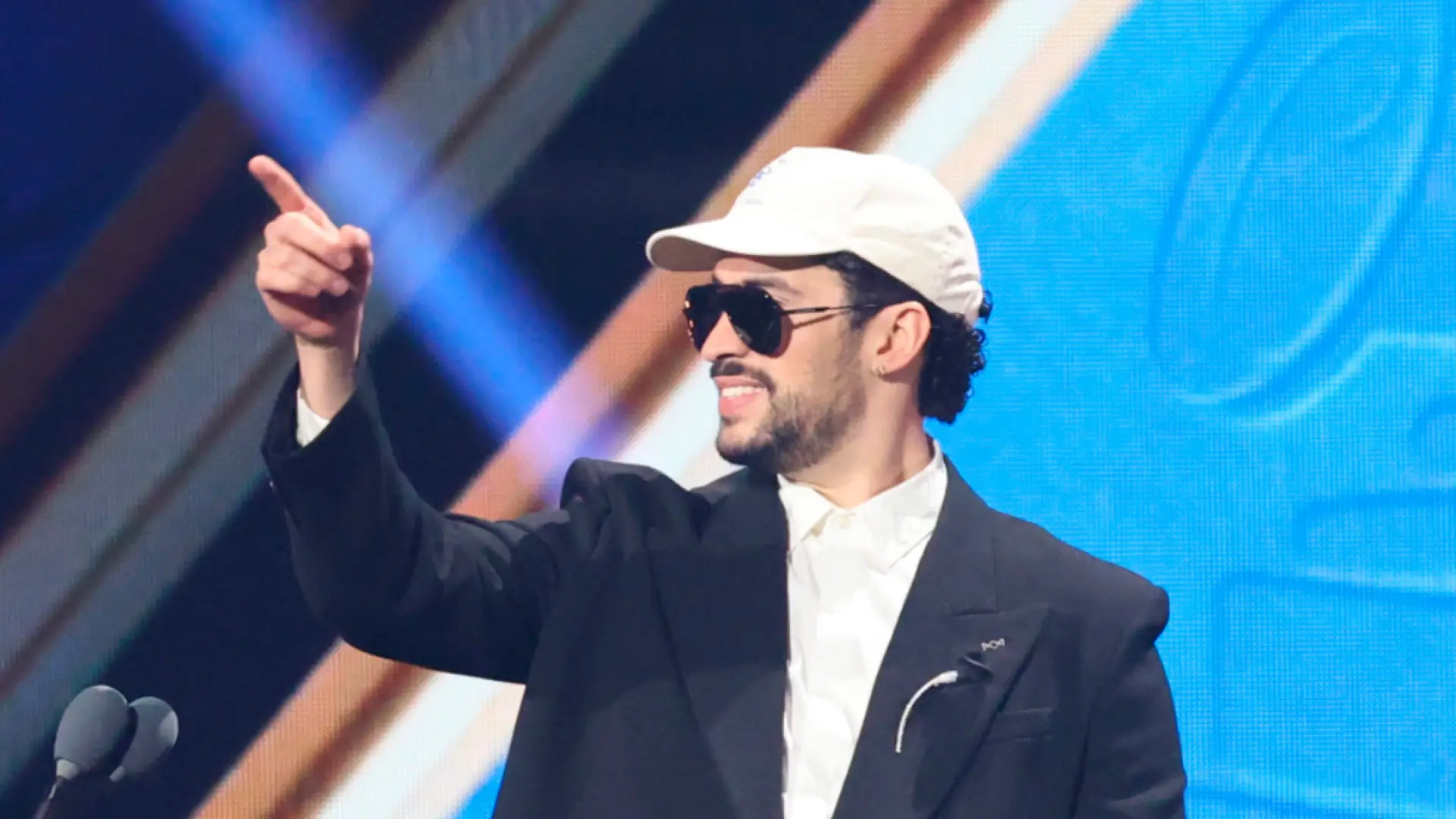 Bad Bunny con 'Debí tirar más fotos' y Rosalía con 'Lux' lideran las ...