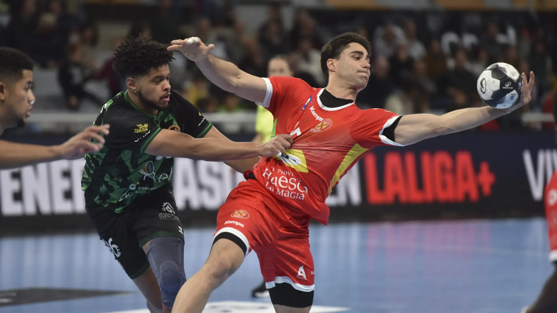 El Bada Huesca ofrece su mejor cara para superar al Rebi Cuenca (30-25)