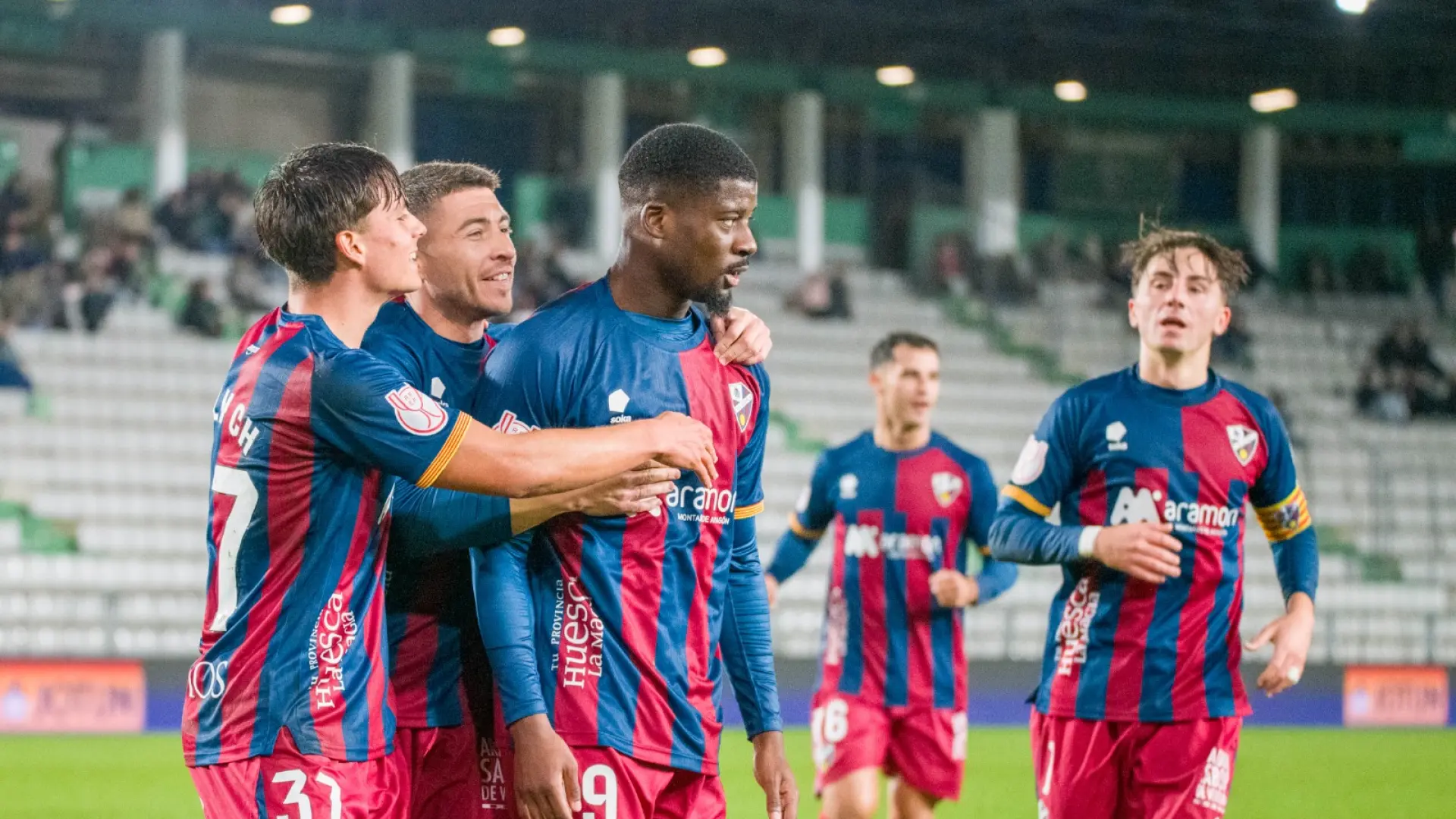 Una SD Huesca solvente supera al Racing de Ferrol y avanza en la Copa ...