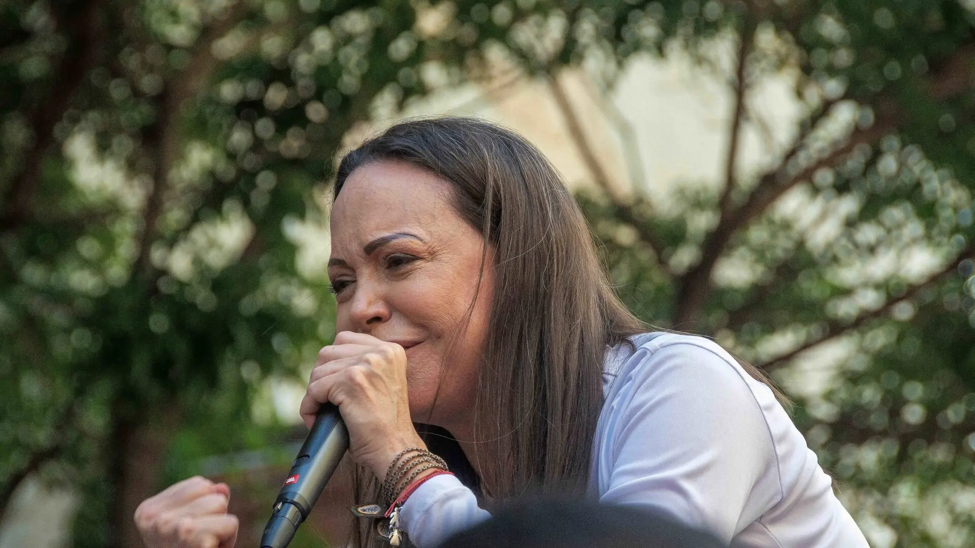 María Corina Machado se fracturó una vértebra en su viaje a Oslo, según ...